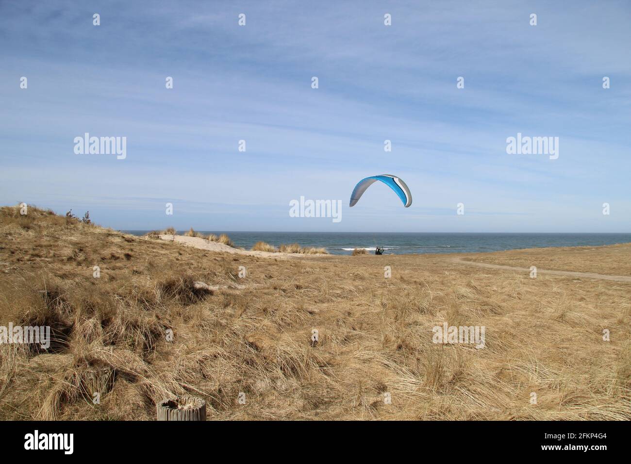 House parachute on sky hi-res stock photography and images - Alamy