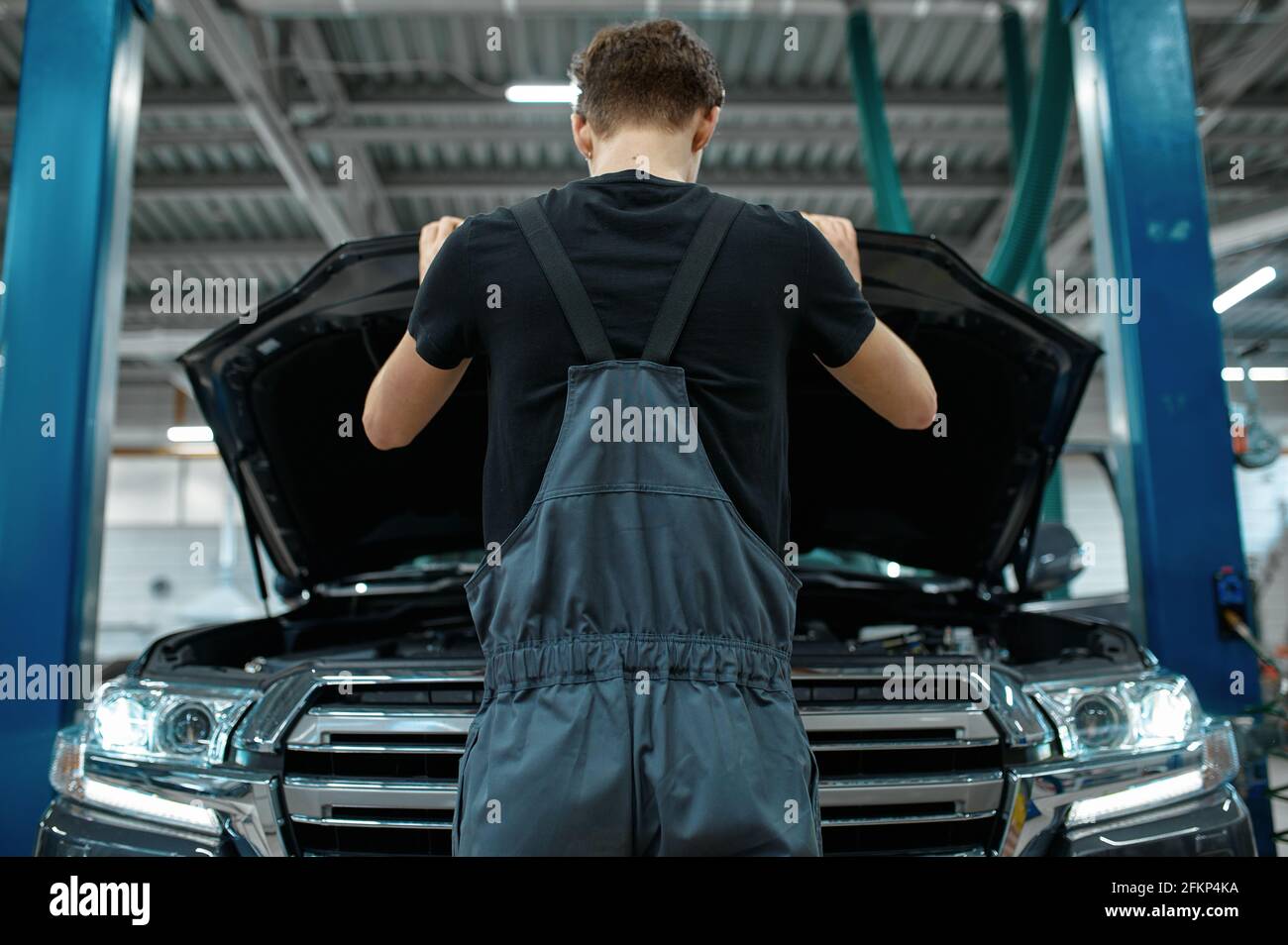 Bottom of car hi-res stock photography and images - Alamy