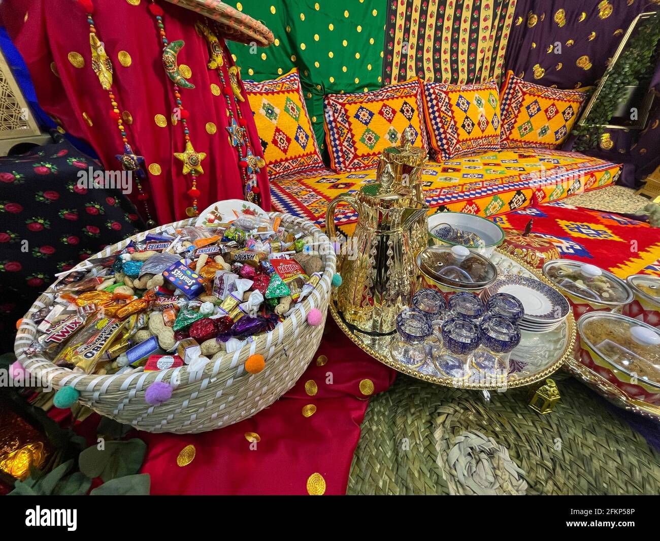 Man´s Hand wearing Rolex Submariner watch Stock Photo - Alamy