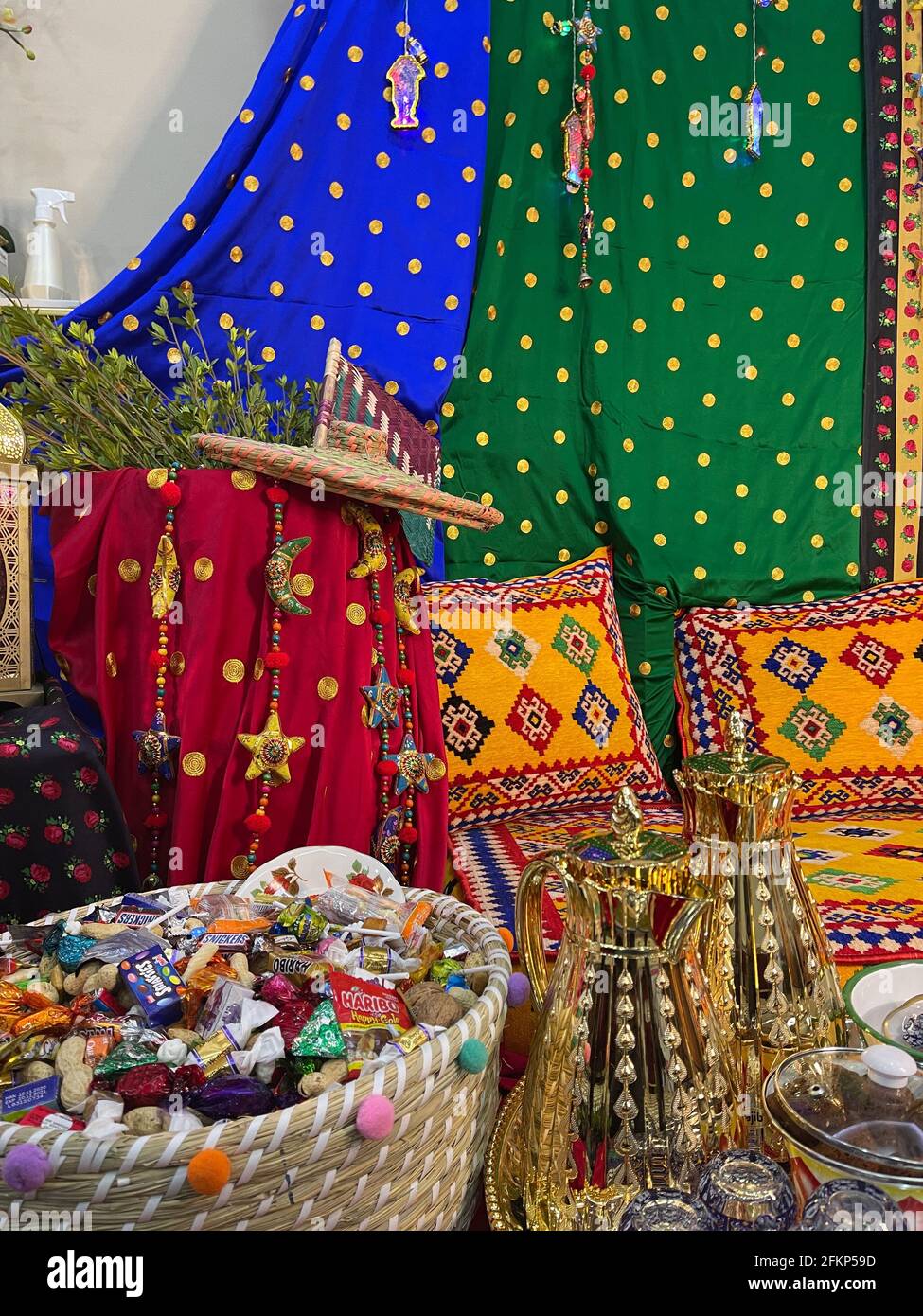 Man´s Hand wearing Rolex Submariner watch Stock Photo - Alamy