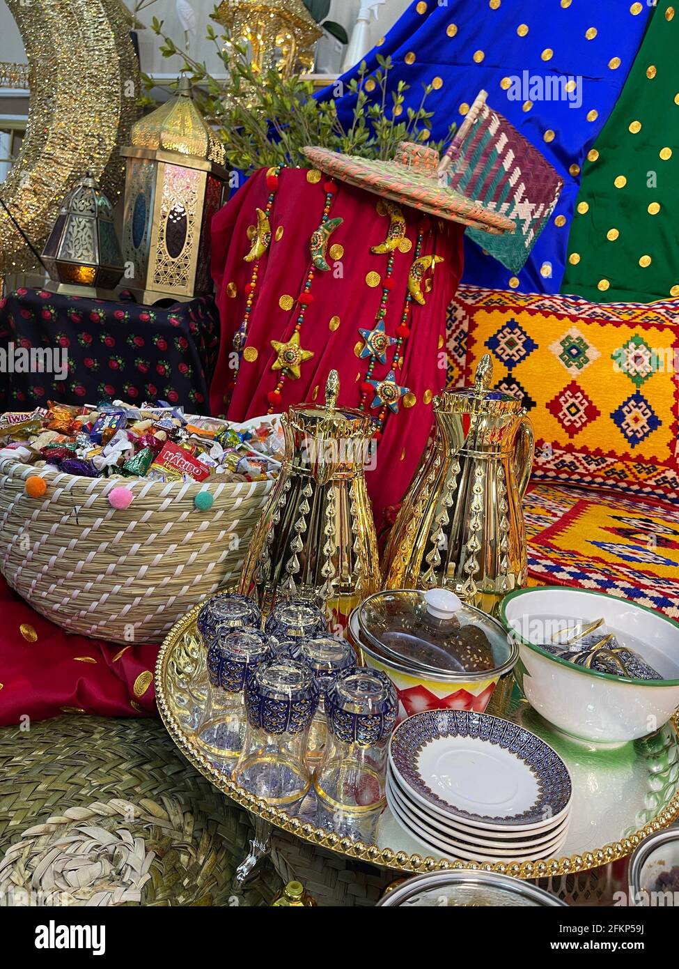 Man´s Hand wearing Rolex Submariner watch Stock Photo - Alamy