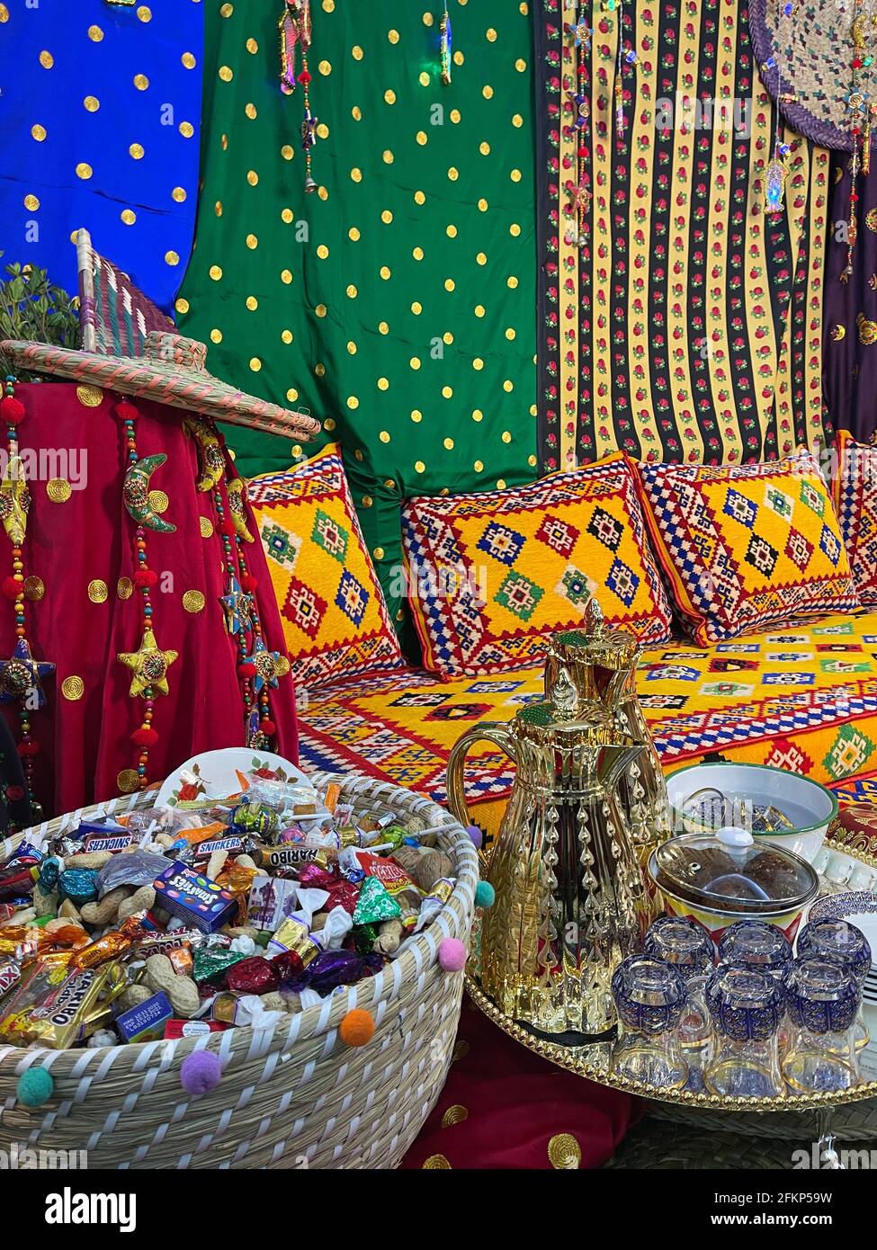 Man´s Hand wearing Rolex Submariner watch Stock Photo - Alamy