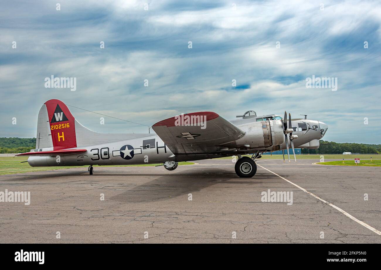 Boeing b 17 flying fortress bombers hi-res stock photography and images ...