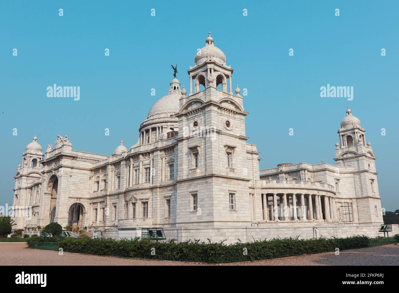 a beautiful side view picture of the Victoria Memorial stock photo ...