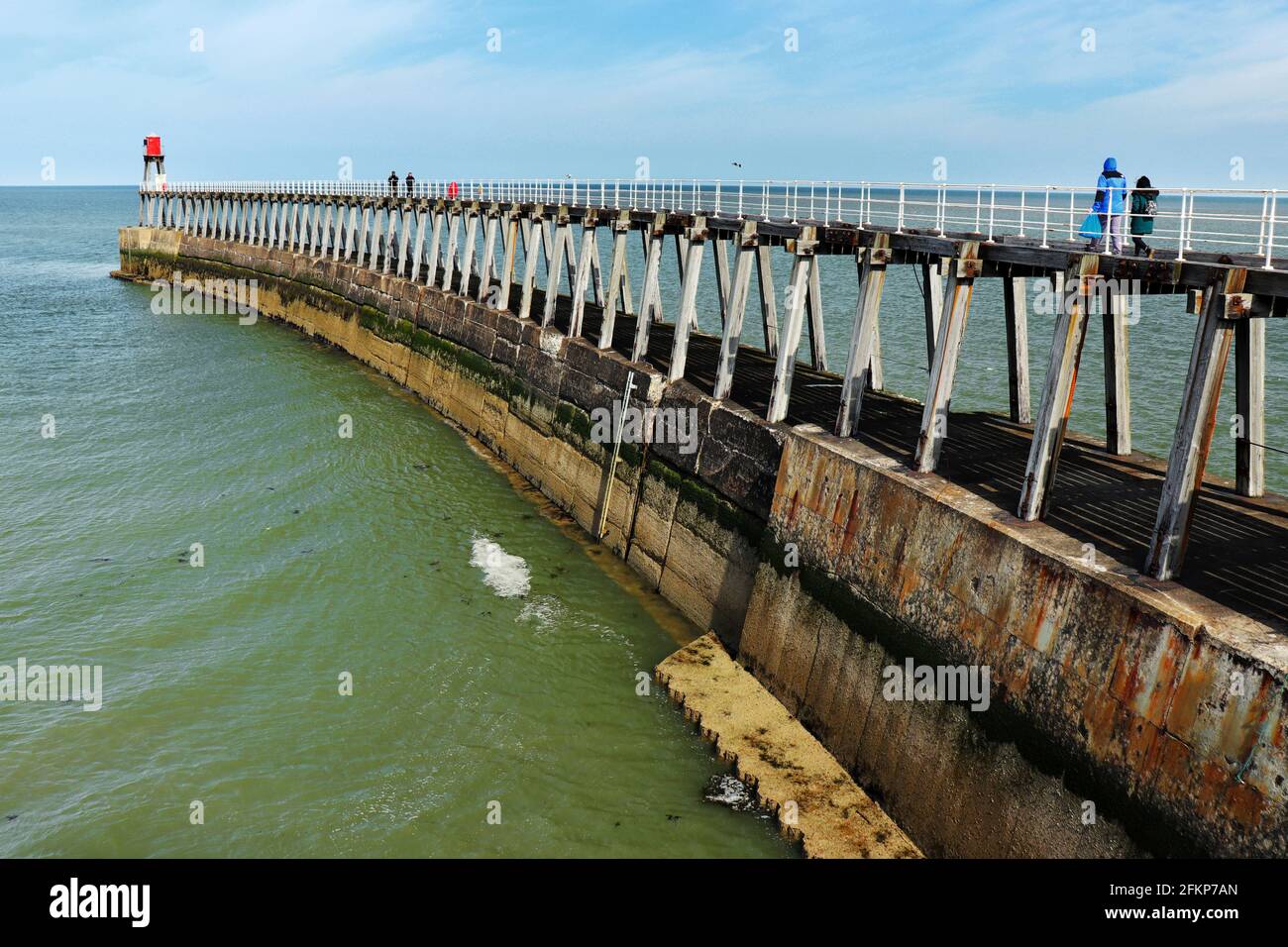 Whitby Lighthouse and Pier Stock Photo - Alamy