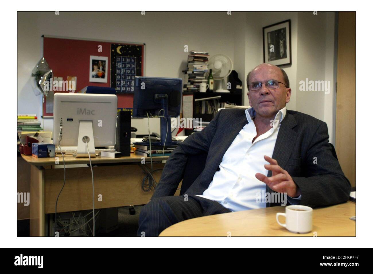 Roger Alton editor of The OBSERVER.pic David Sandison 19/12/2005 Stock Photo - Alamy