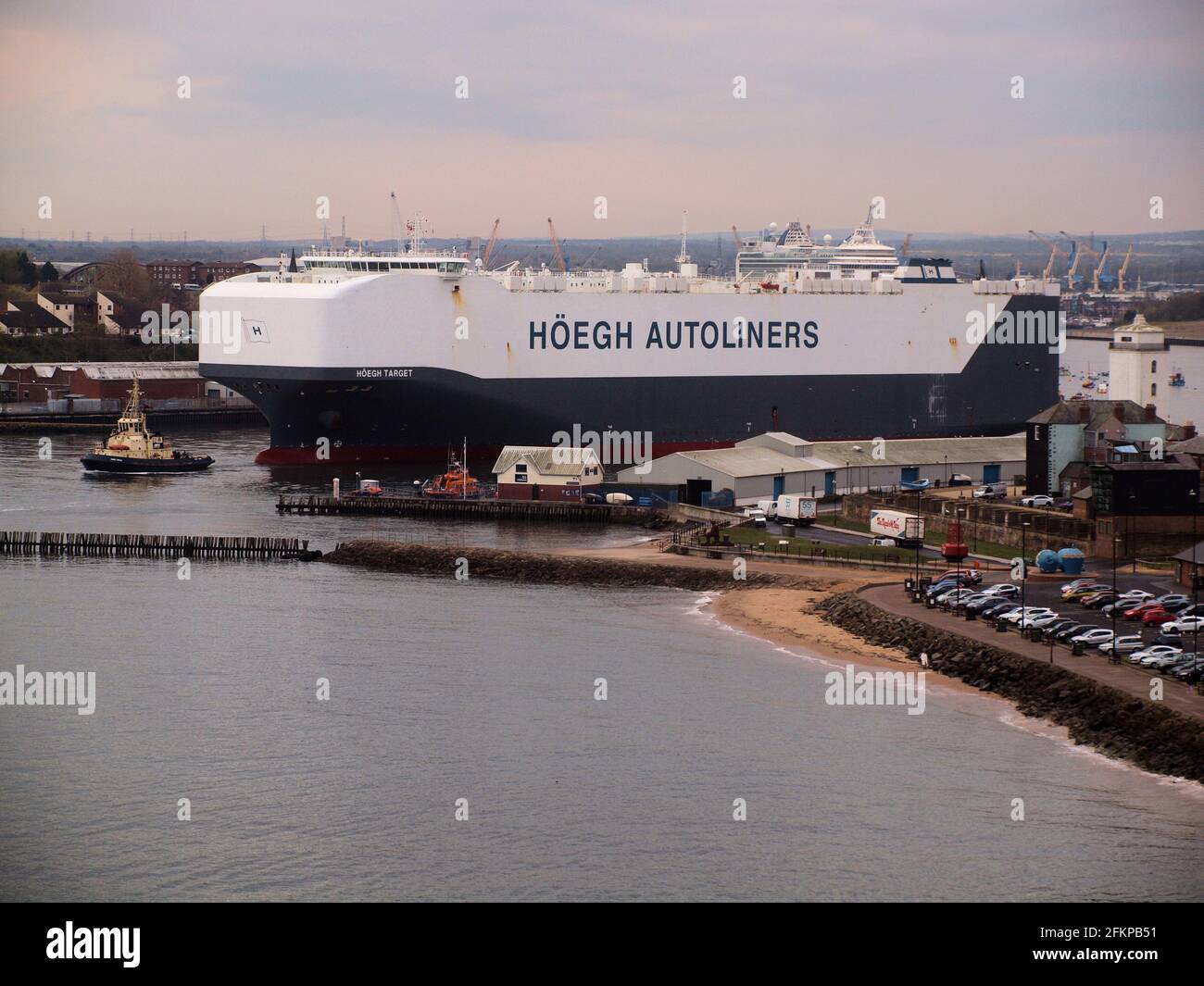 Ship carrying automobiles hi-res stock photography and images - Alamy