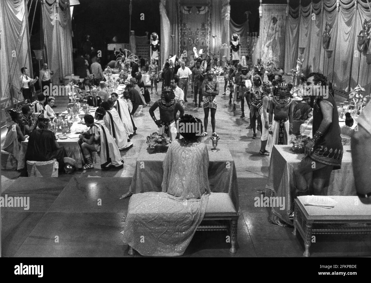 Richard burton filming cleopatra hi-res stock photography and images ...