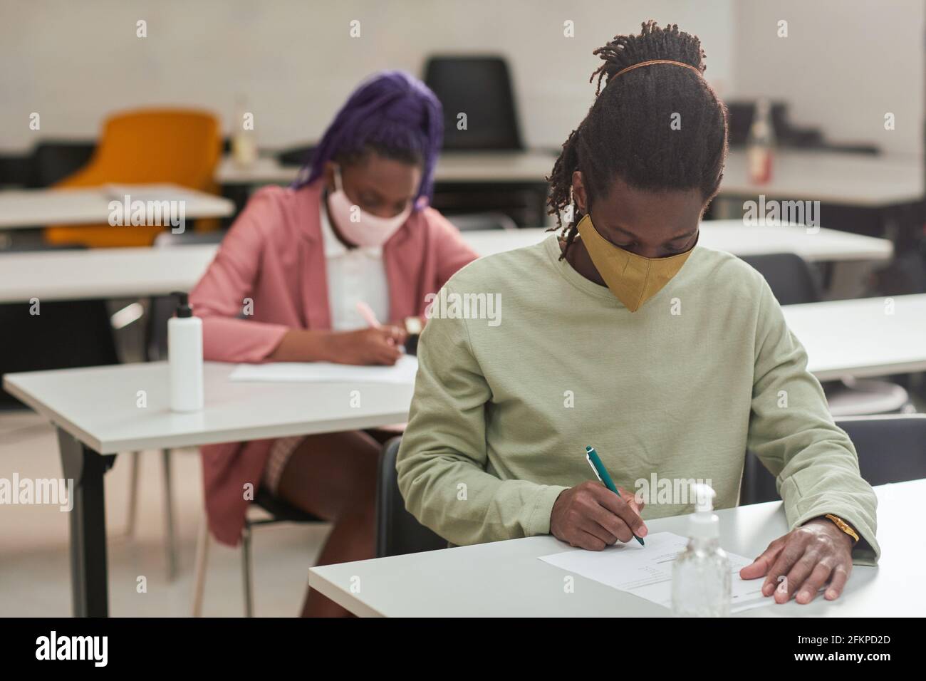 Black student exam desk hi-res stock photography and images - Alamy