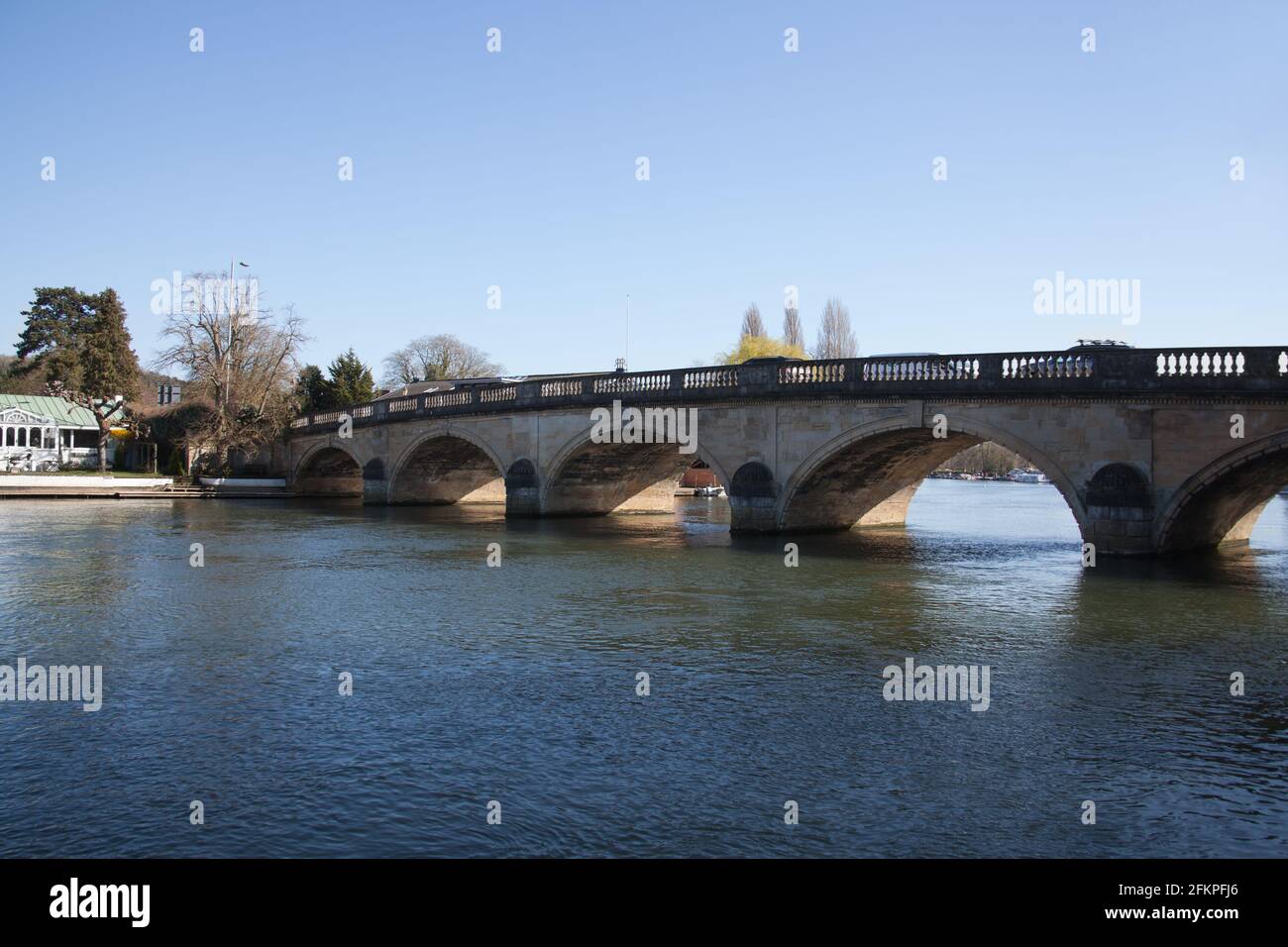Henley Bridge in Henley on Thames in Oxfordshire in the UK Stock Photo ...