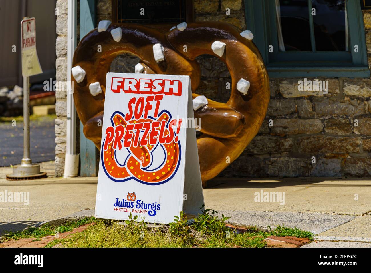 Pretzel sign hi-res stock photography and images - Alamy
