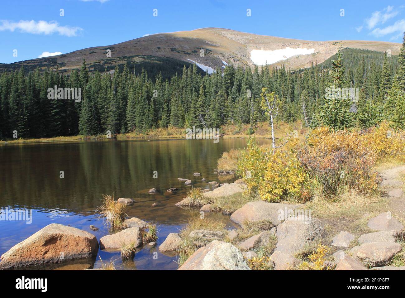 Beautiful clear mountain lake hi-res stock photography and images - Alamy