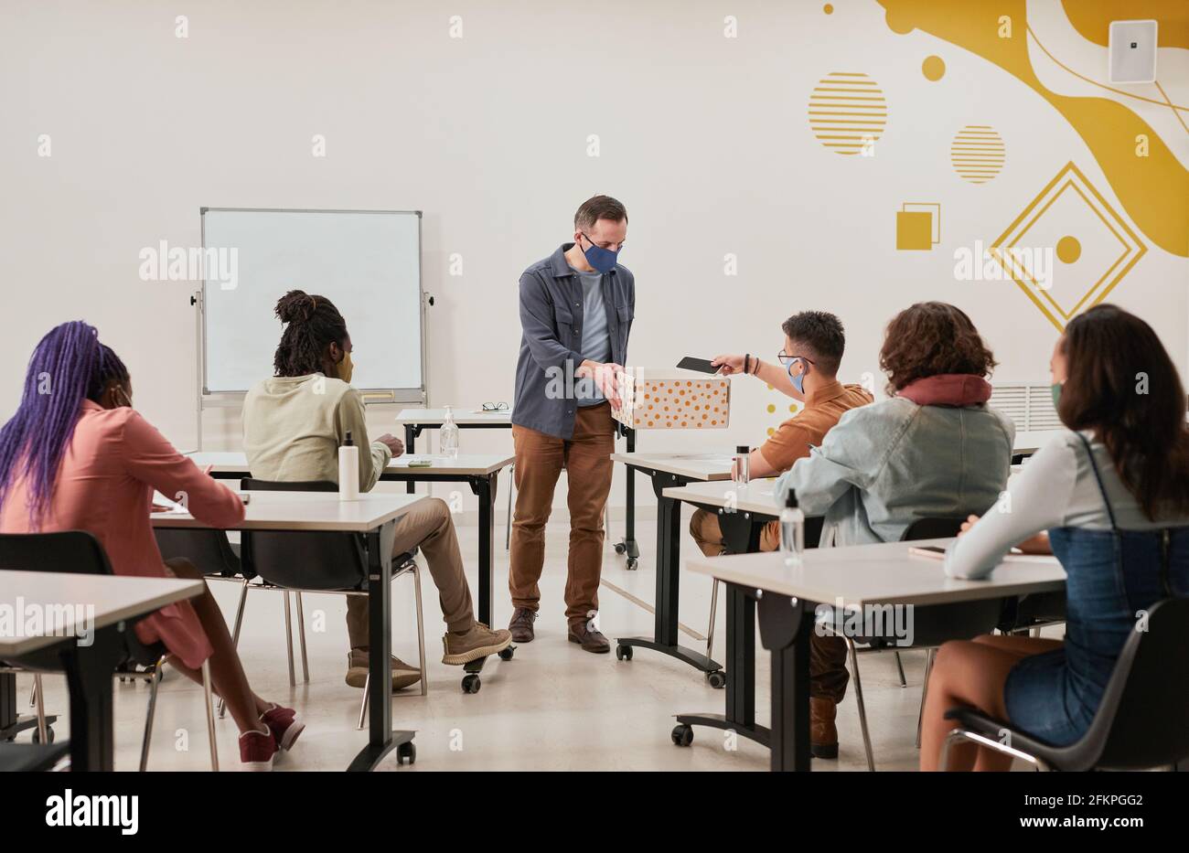 Teacher diverse classroom high school hi-res stock photography and ...