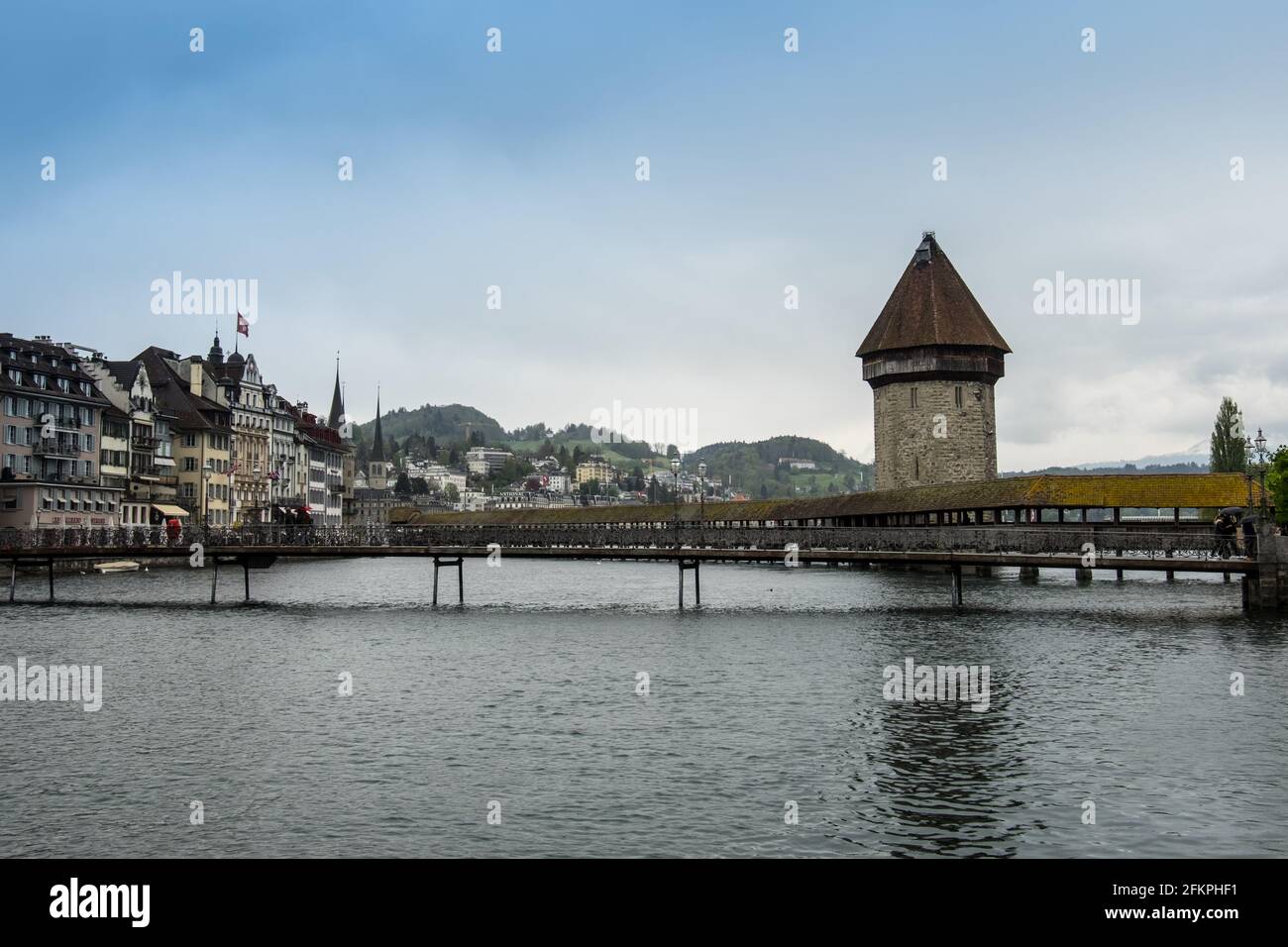 Landscape view of the chapel bridge (Kappelbrücke) in Luzern ...