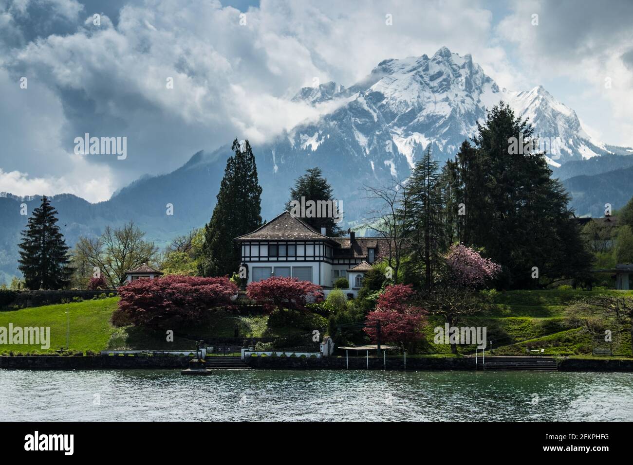 Beautiful Lake View House