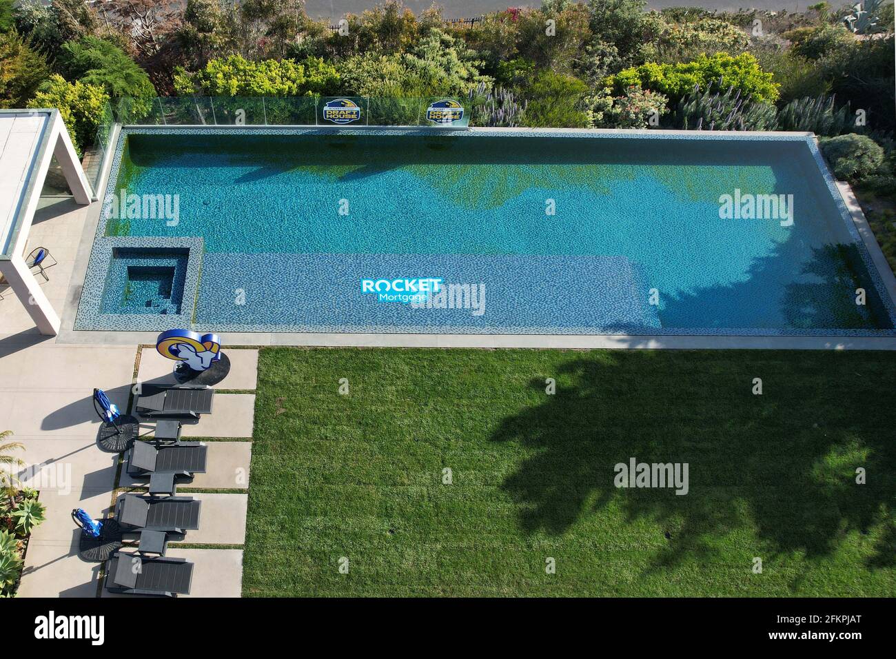 Zero 2 infinity hi-res stock photography and images - Alamy