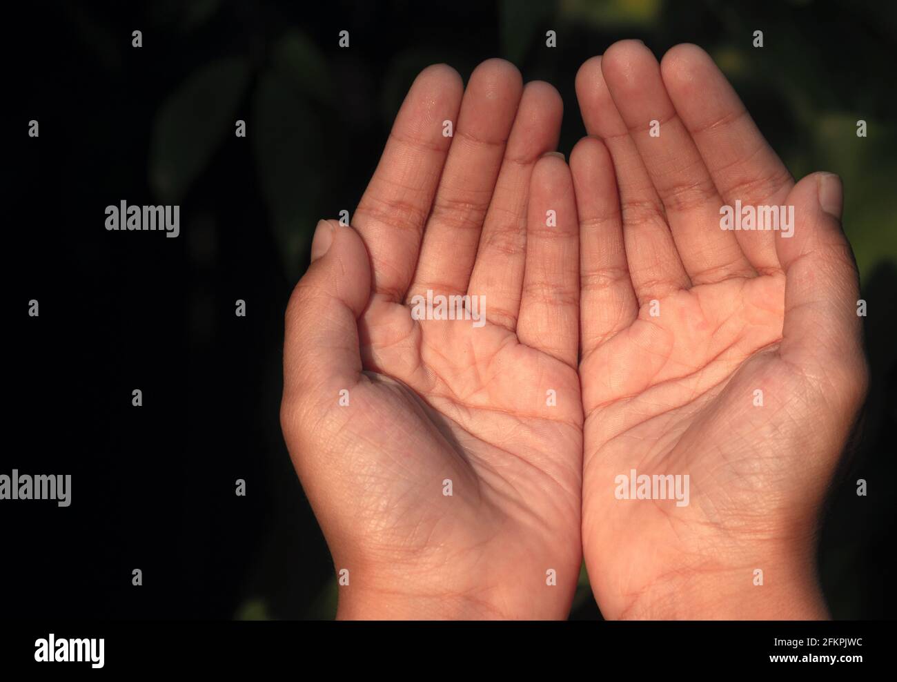 Muslim hands praying hi-res stock photography and images - Alamy
