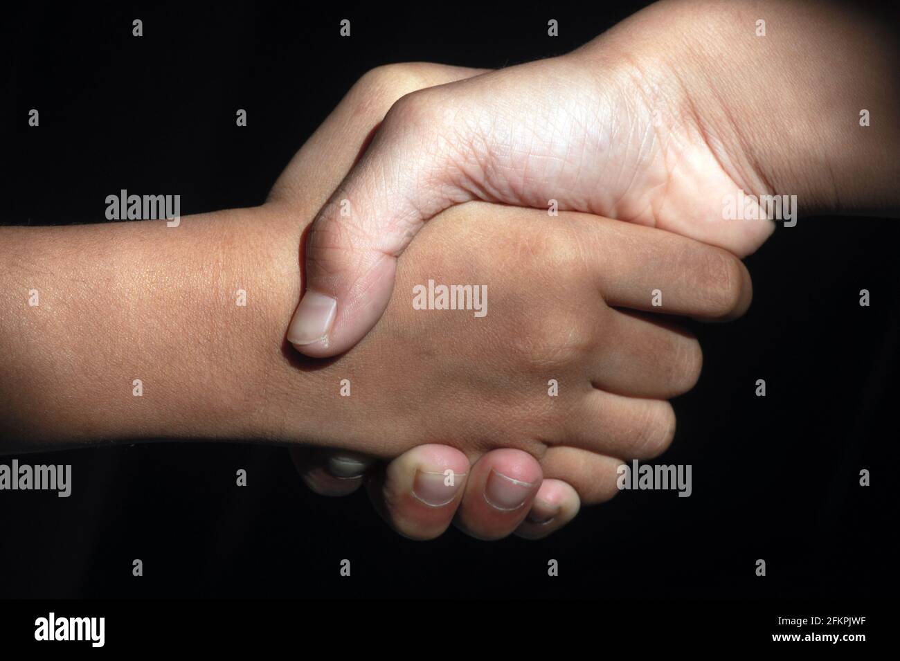 Hand shake teamwork hi-res stock photography and images - Alamy
