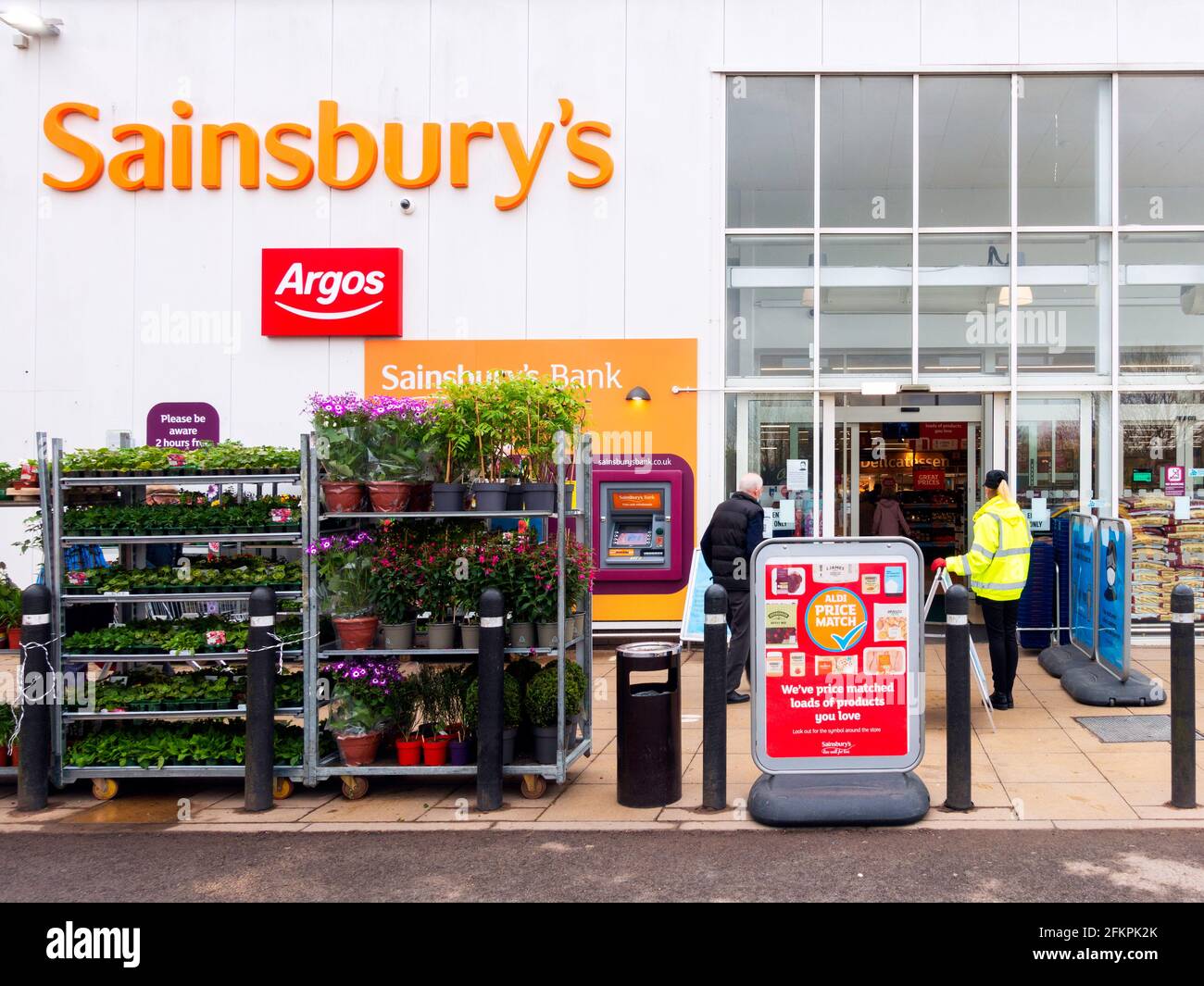 Customers queueing supermarket hi-res stock photography and images - Alamy