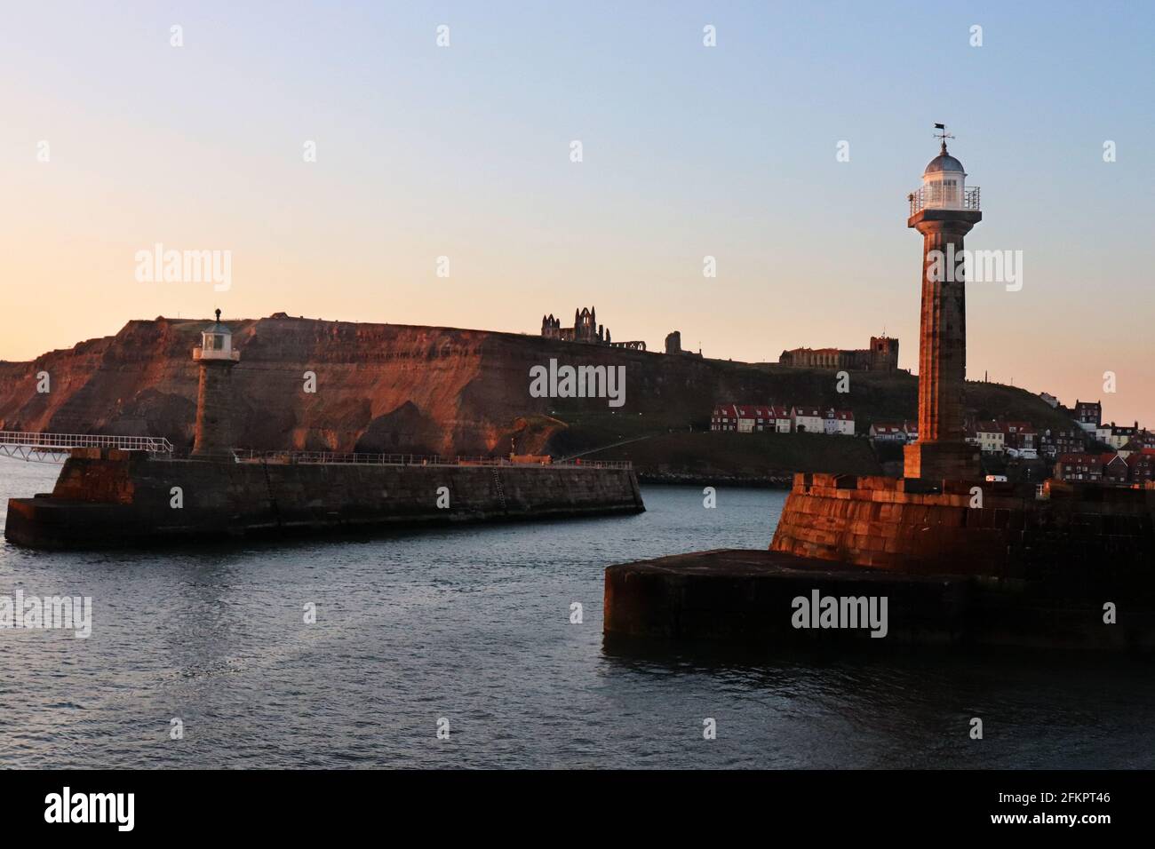Whitby tate beach hi-res stock photography and images - Alamy
