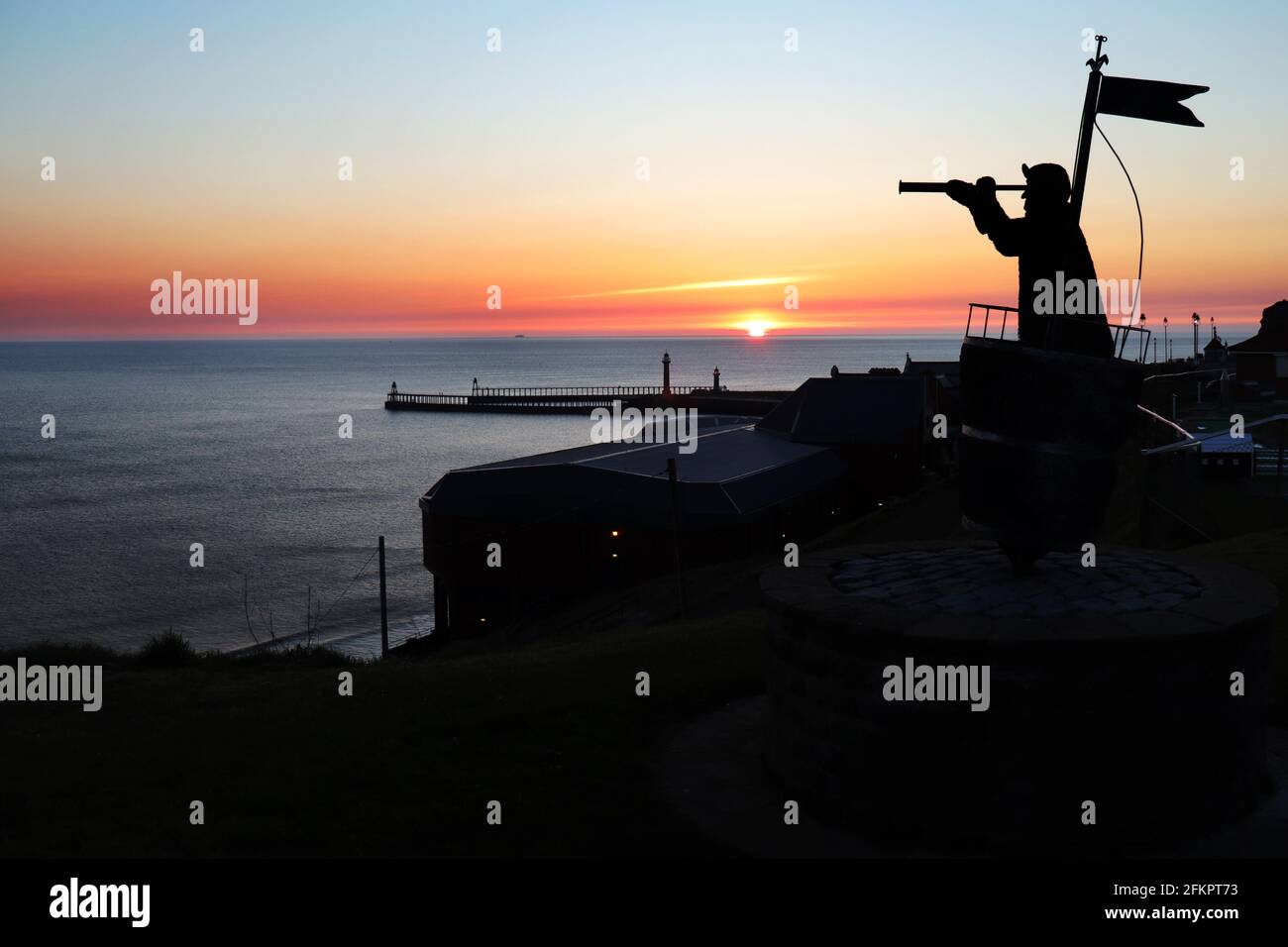 Whitby tate beach hi-res stock photography and images - Alamy