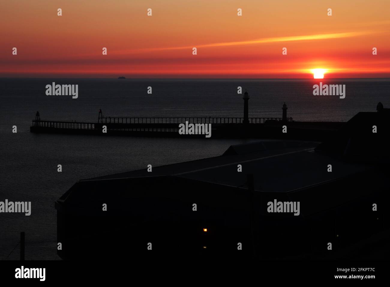 Whitby tate beach hi-res stock photography and images - Alamy