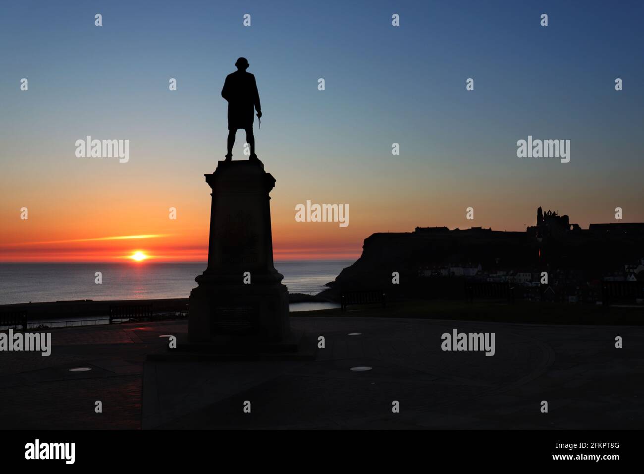 Whitby tate beach hi-res stock photography and images - Alamy