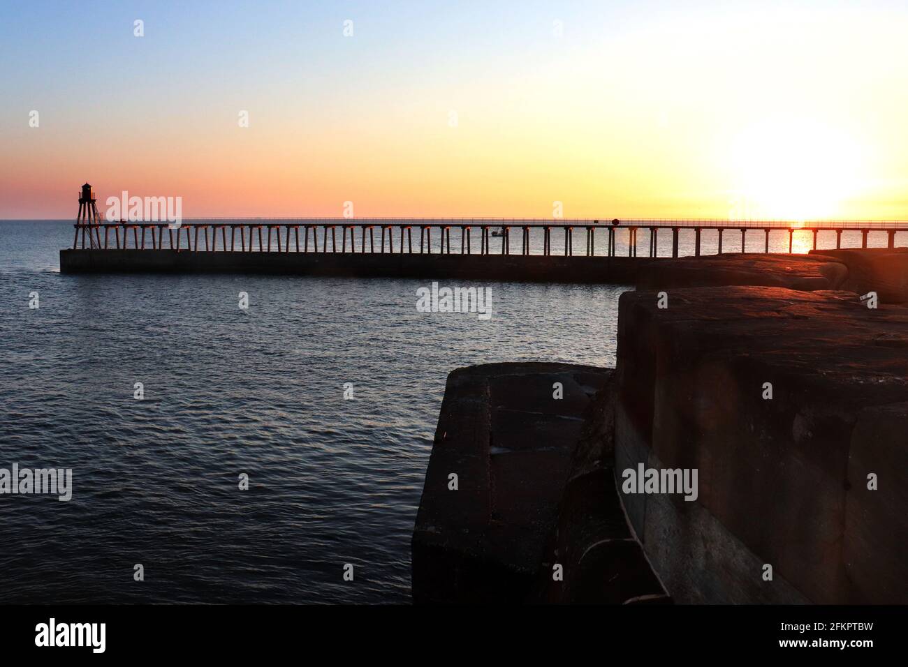 Whitby tate beach hi-res stock photography and images - Alamy
