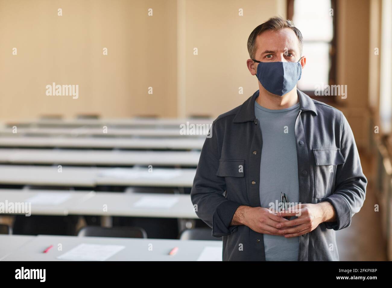 High school teacher wearing mask hi-res stock photography and images ...