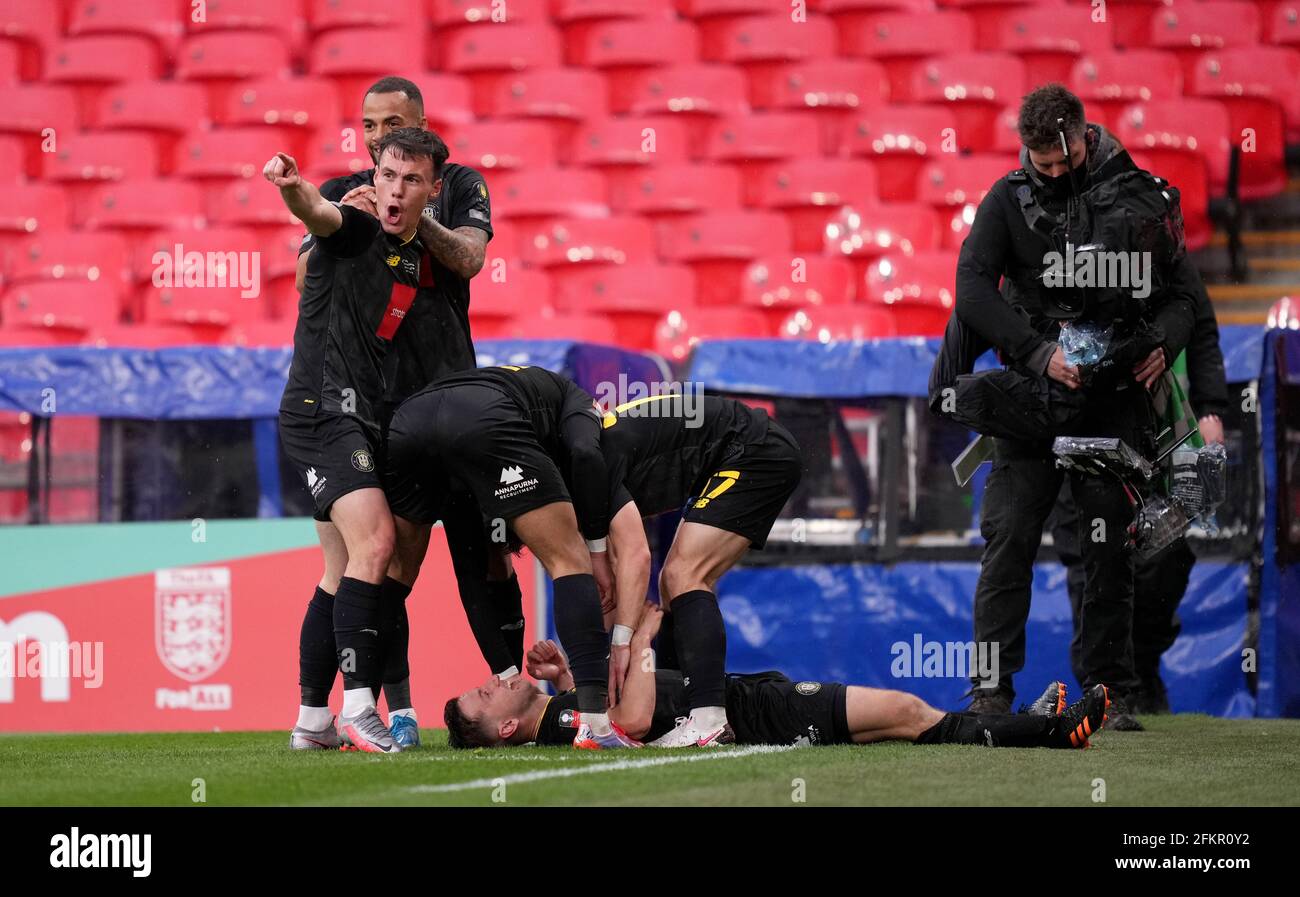 Buildbase fa trophy match hi-res stock photography and images - Alamy