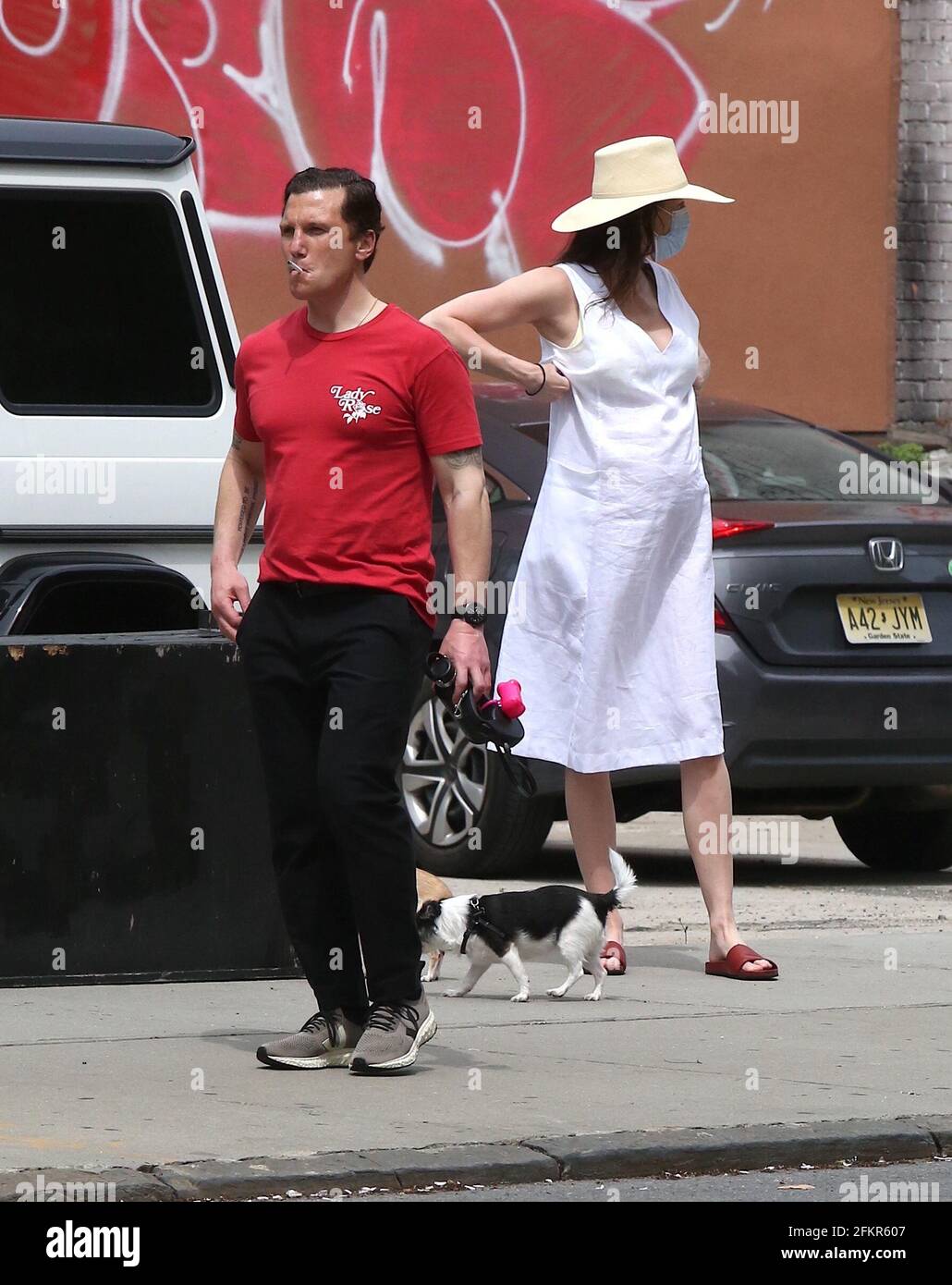 New York - NY - 05/03/2020 - Pregnant Hilary Rhoda (wearing a mask) and ...