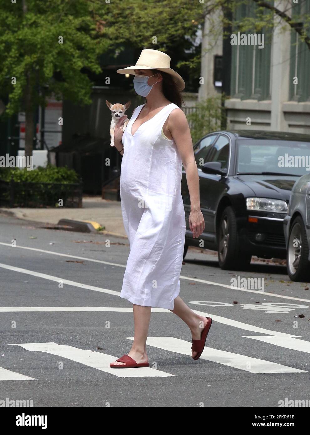 New York - NY - 05/03/2020 - Pregnant Hilary Rhoda (wearing a mask) and ...