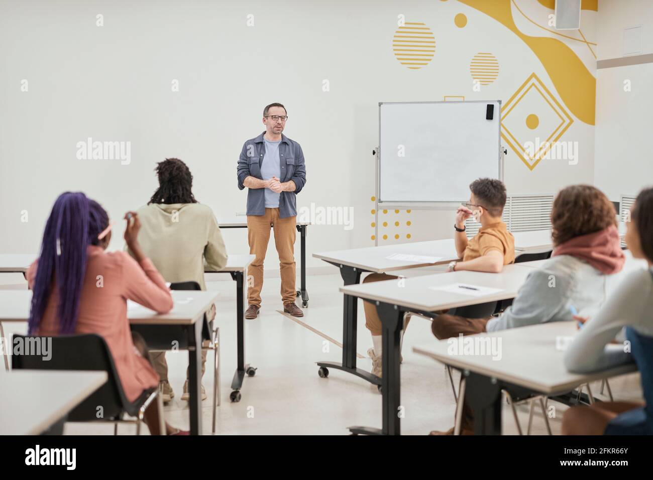 High school student presentation hi-res stock photography and images ...