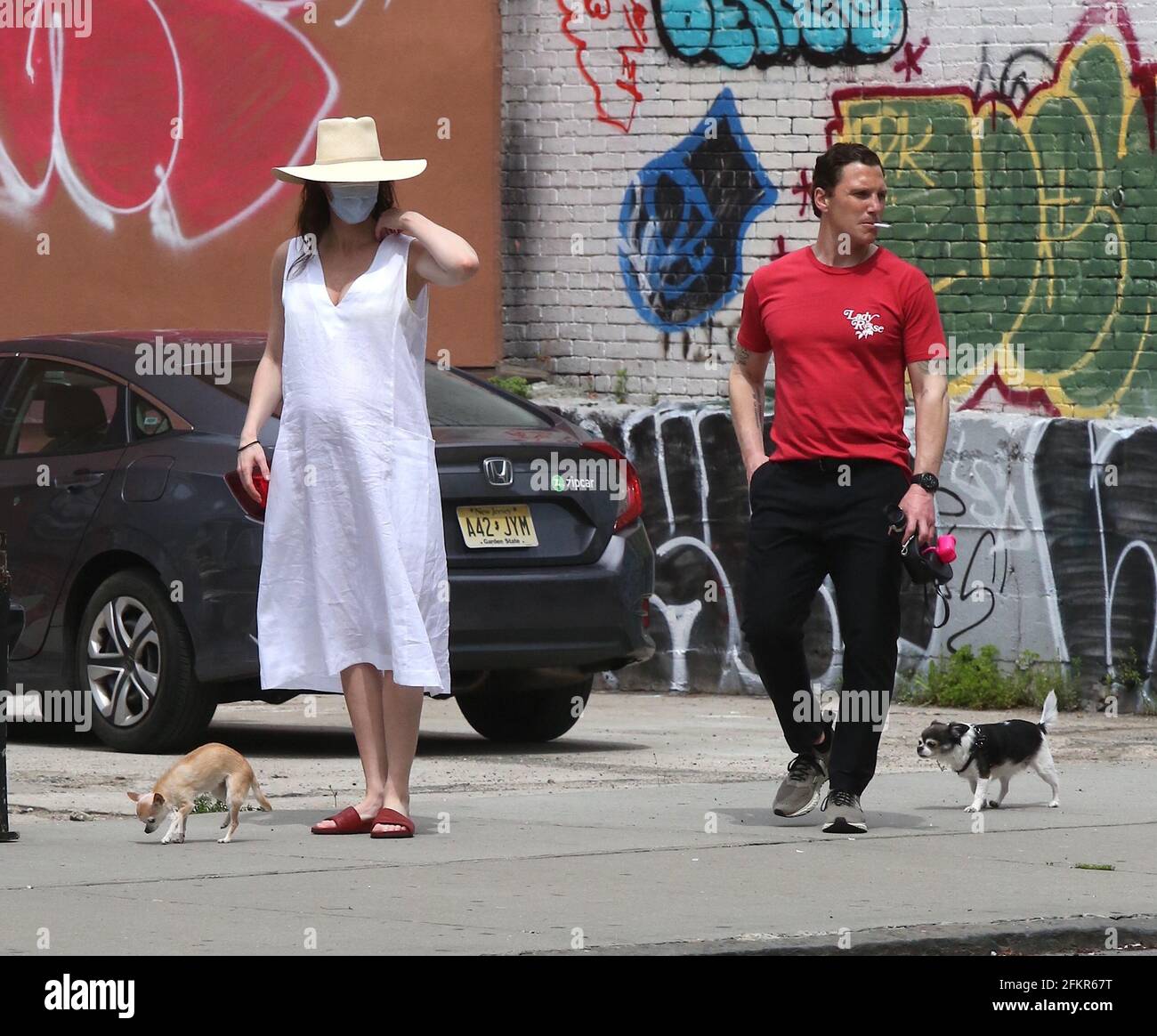 New York - NY - 05/03/2020 - Pregnant Hilary Rhoda (wearing a mask) and ...
