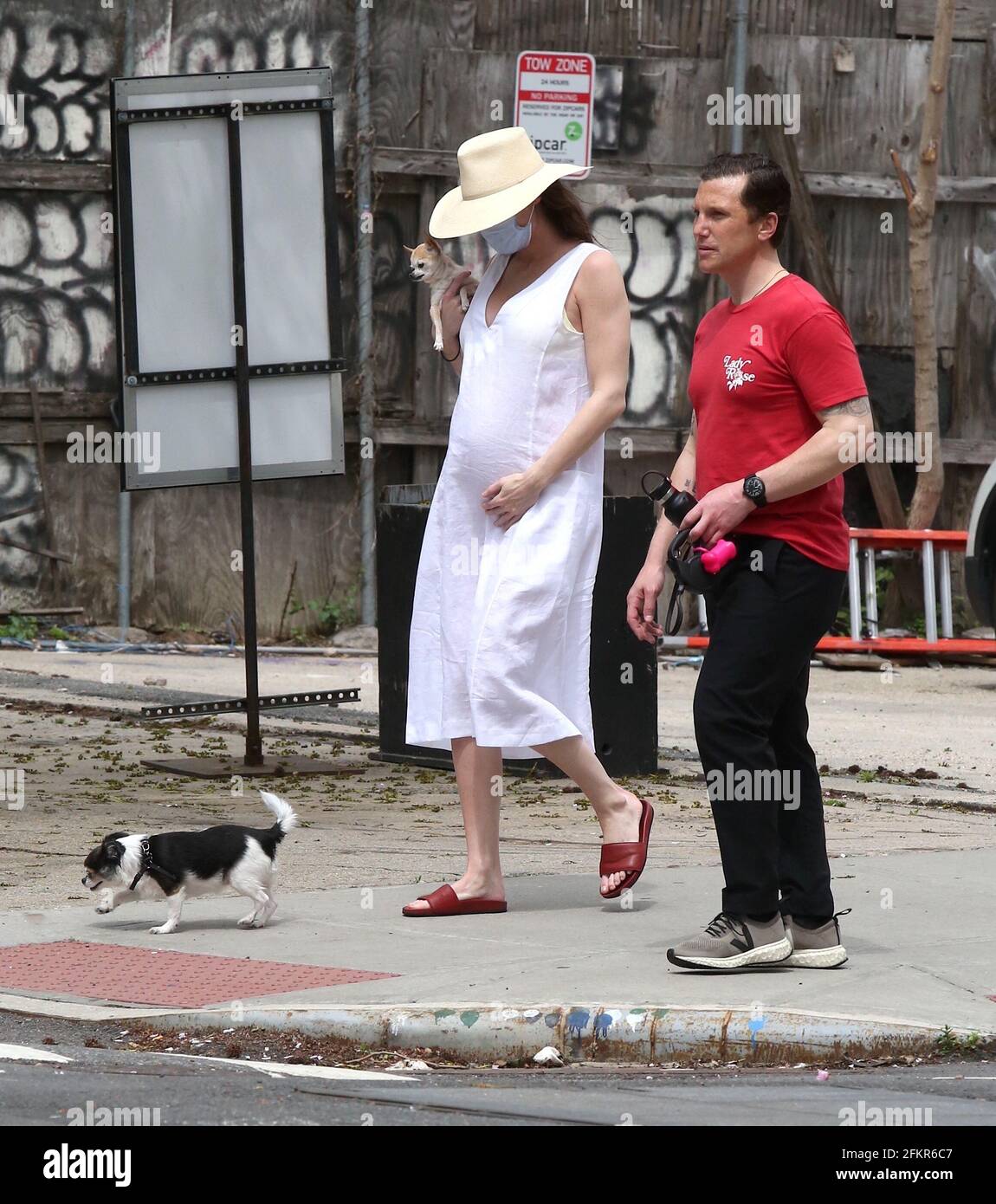 New York - NY - 05/03/2020 - Pregnant Hilary Rhoda (wearing a mask) and ...