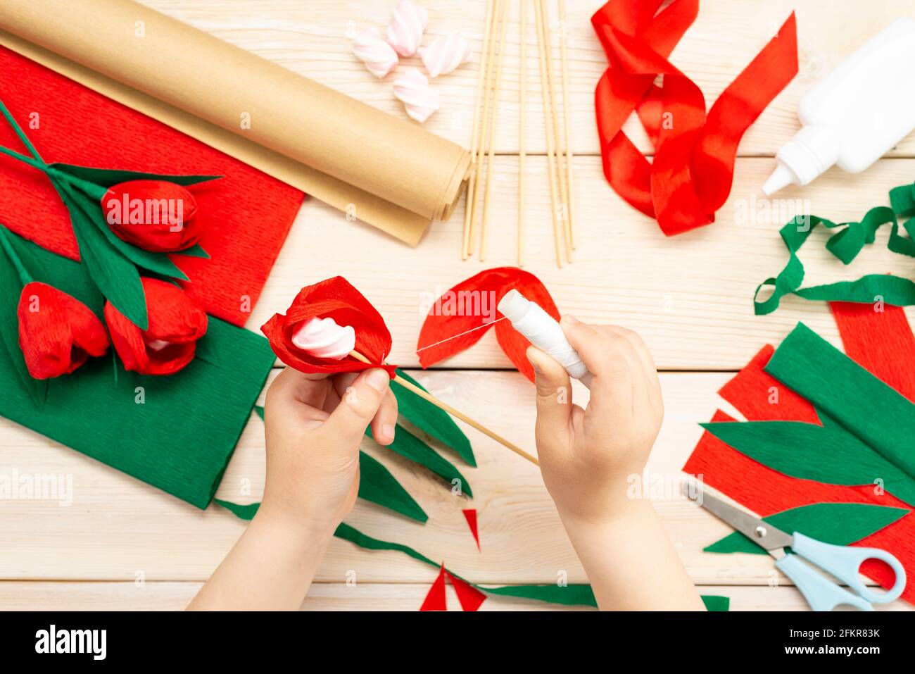 How to make a tulip flower out of paper and marshmallows at home ...