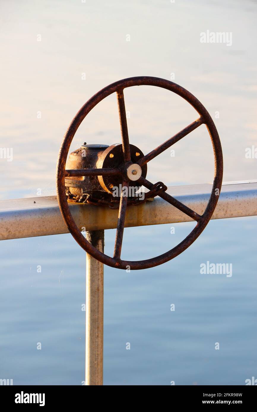 Vertical rising sluice gate hi-res stock photography and images - Alamy