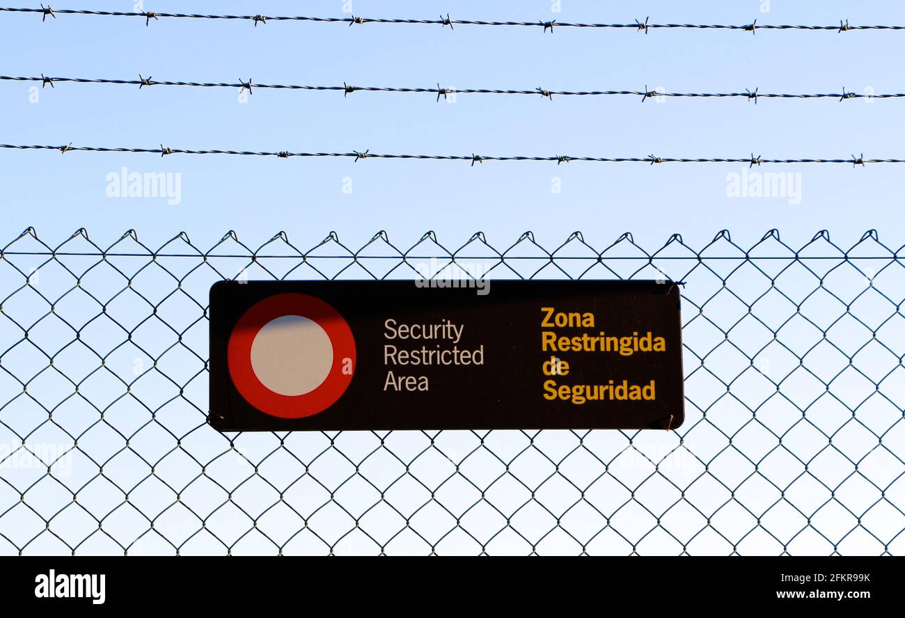 Security restricted area airport hi-res stock photography and images ...
