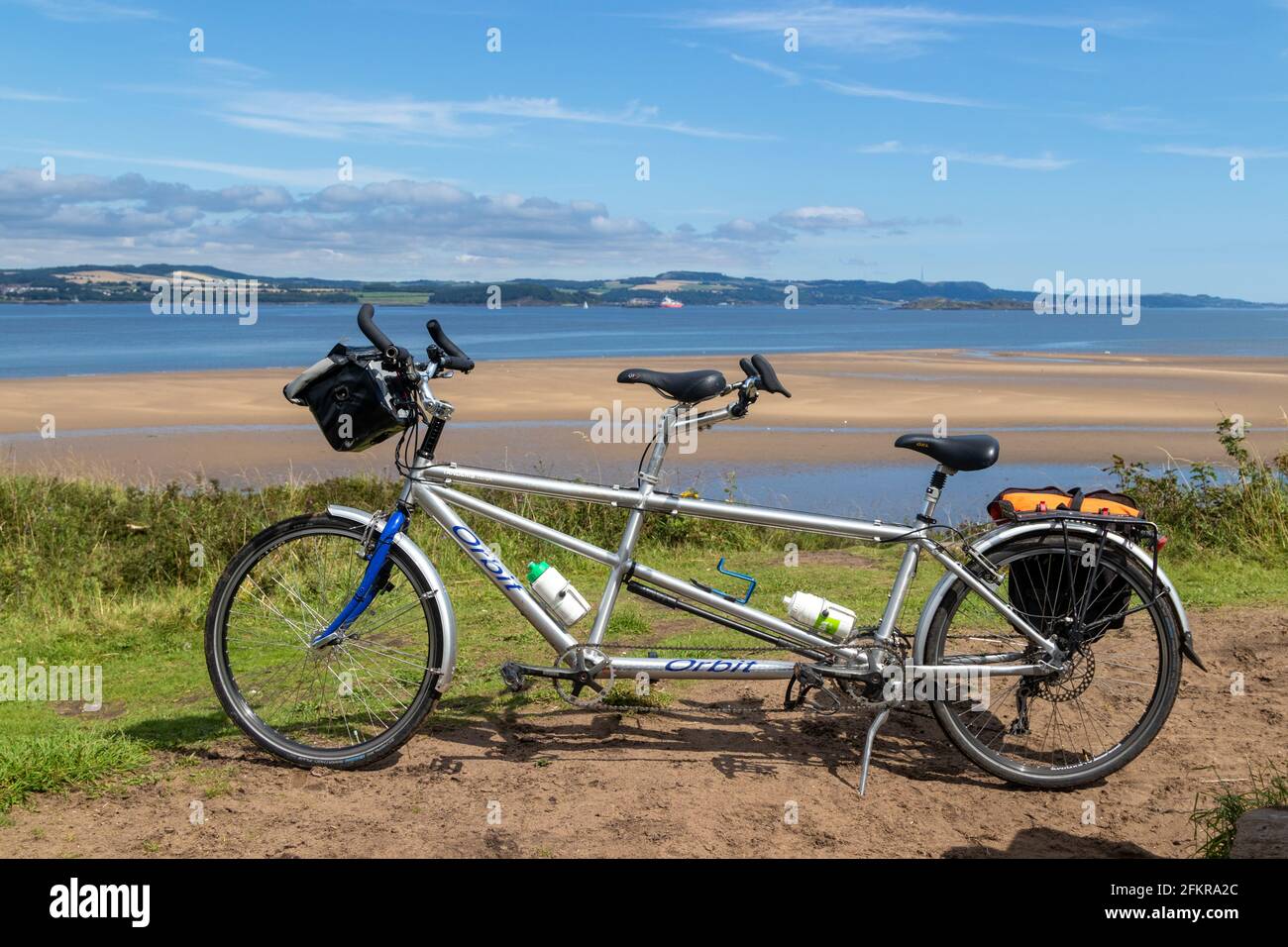 Tandem bike hi-res stock photography and images - Alamy