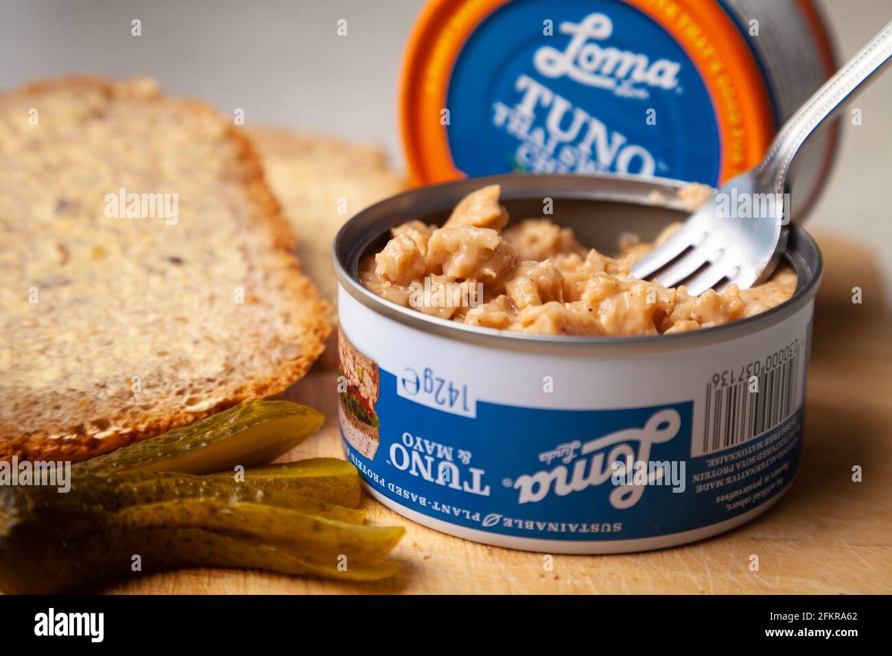 Close up of tin of Tuno Vegan Tuna Stock Photo - Alamy