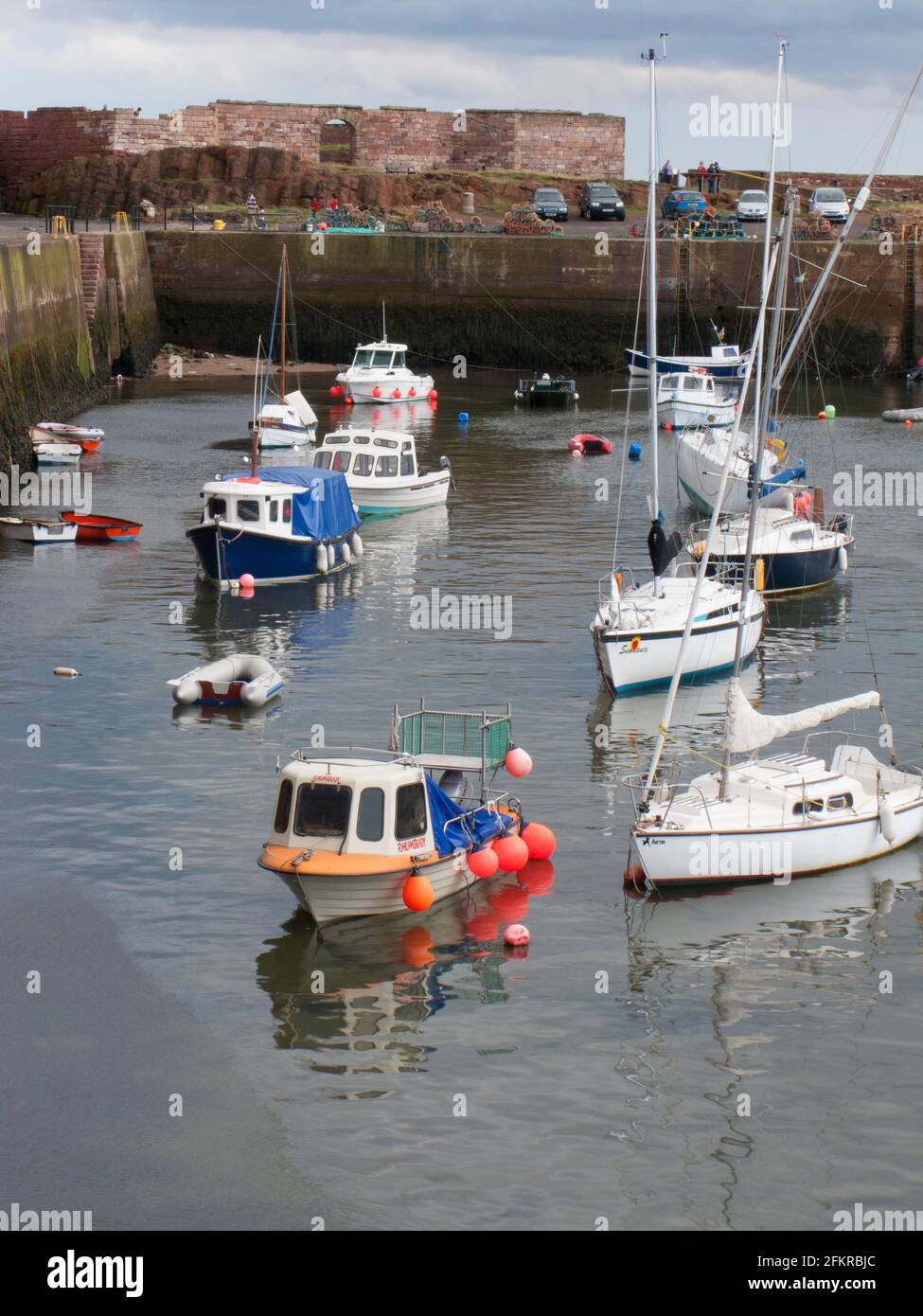 Harbour dunbar scotland uk hi-res stock photography and images - Alamy