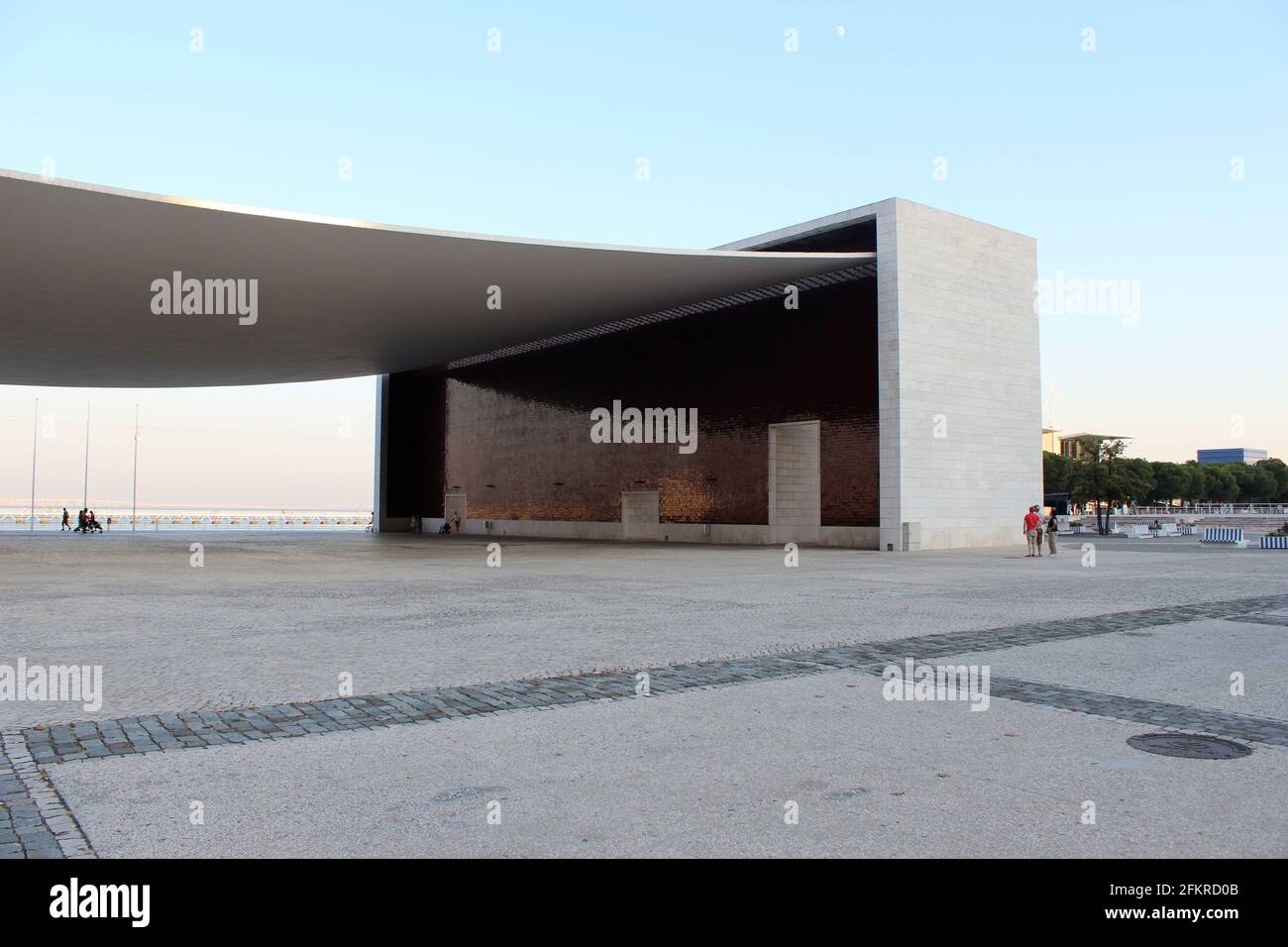 Impossibly thin curved draped concrete ceiling of Portuguese National ...