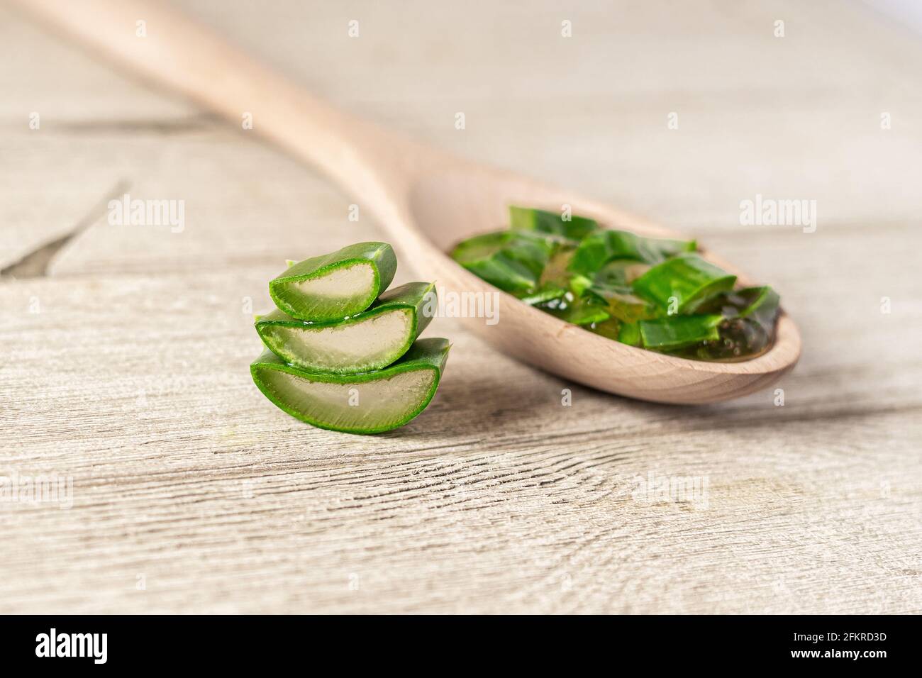 Fresh aloe vera plant, stem slices and gel Stock Photo - Alamy