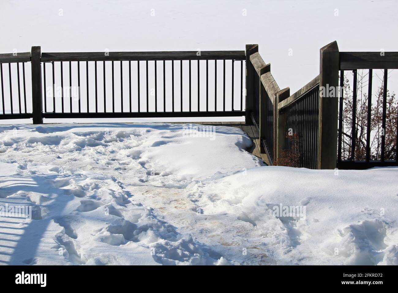 Guard rail railing hi-res stock photography and images - Alamy