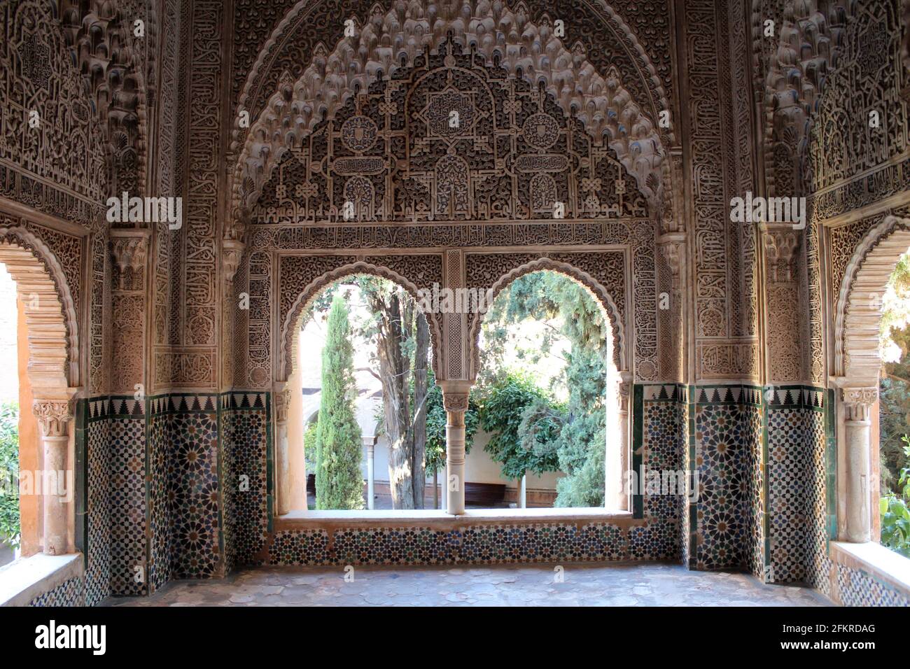 Mosaic and stone carving, intricate Islamic Architecture Details at the ...