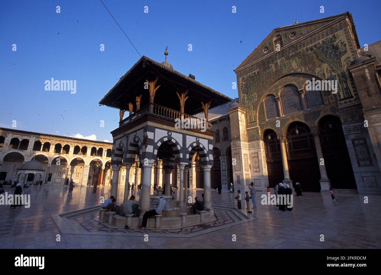 Umayyad Mosque courtyard, Great Mosque of Damascus, Damascus, Syria ...