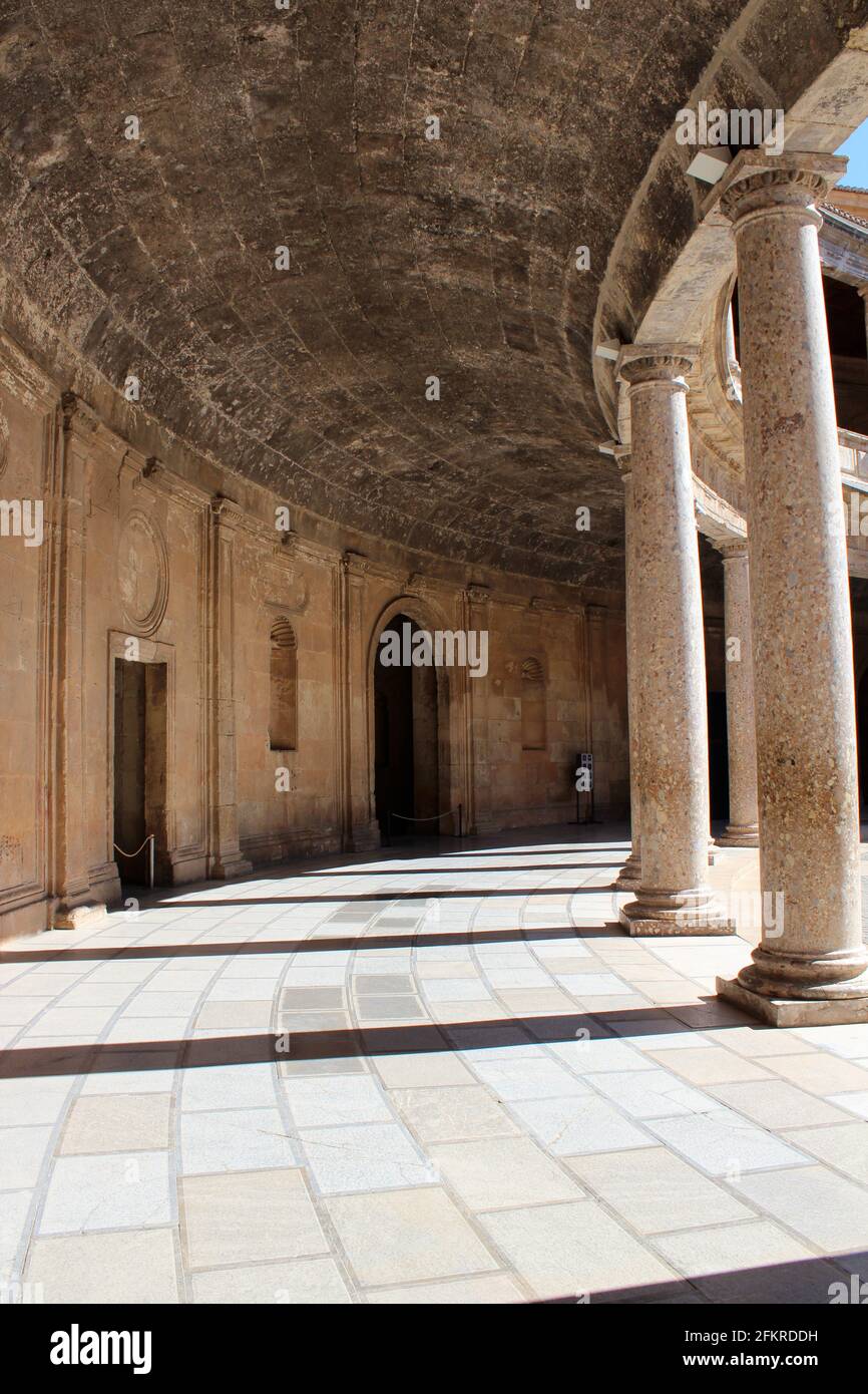 Granada columns hi-res stock photography and images - Alamy