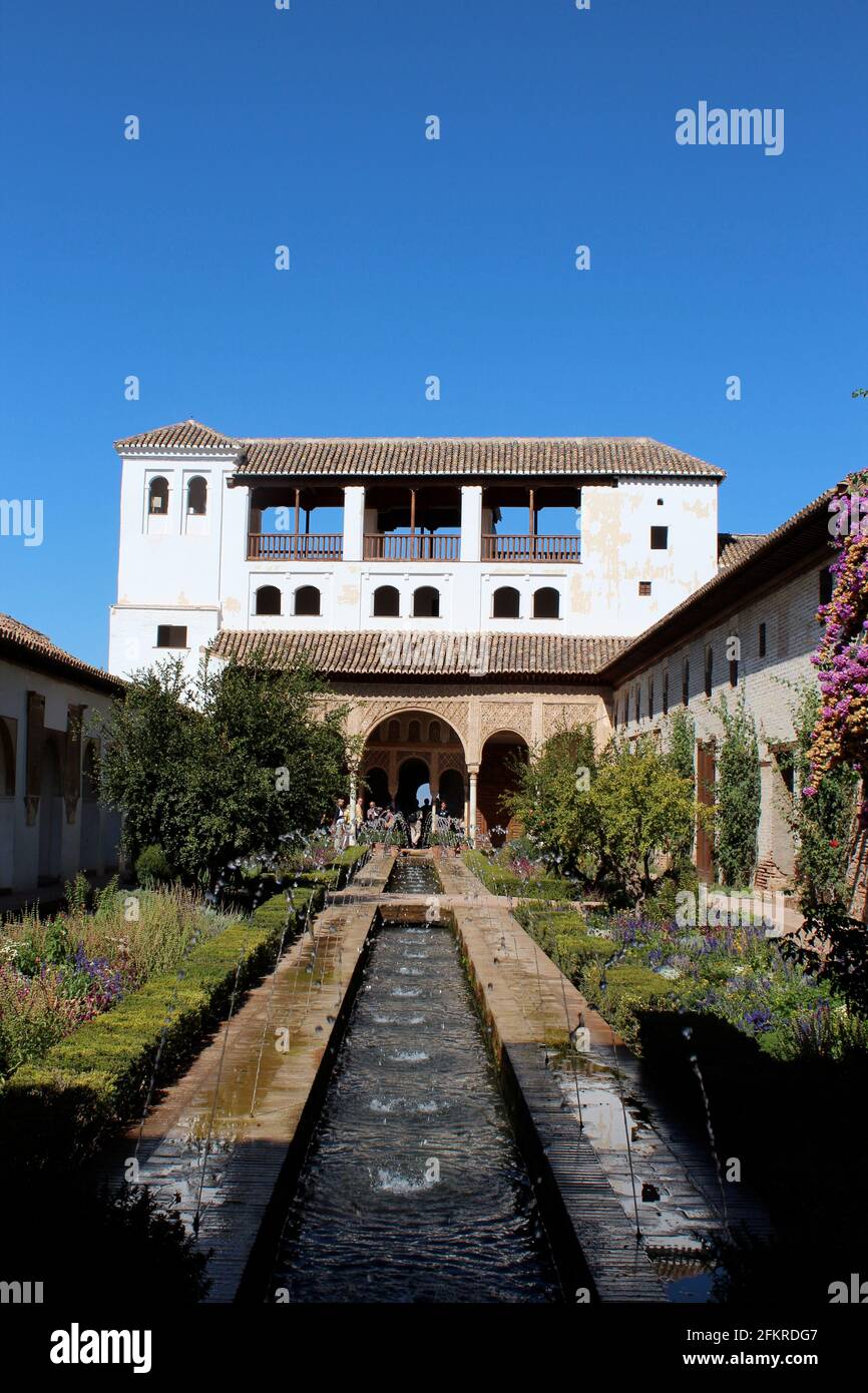 Calligraphy in islamic architecture hi-res stock photography and images ...