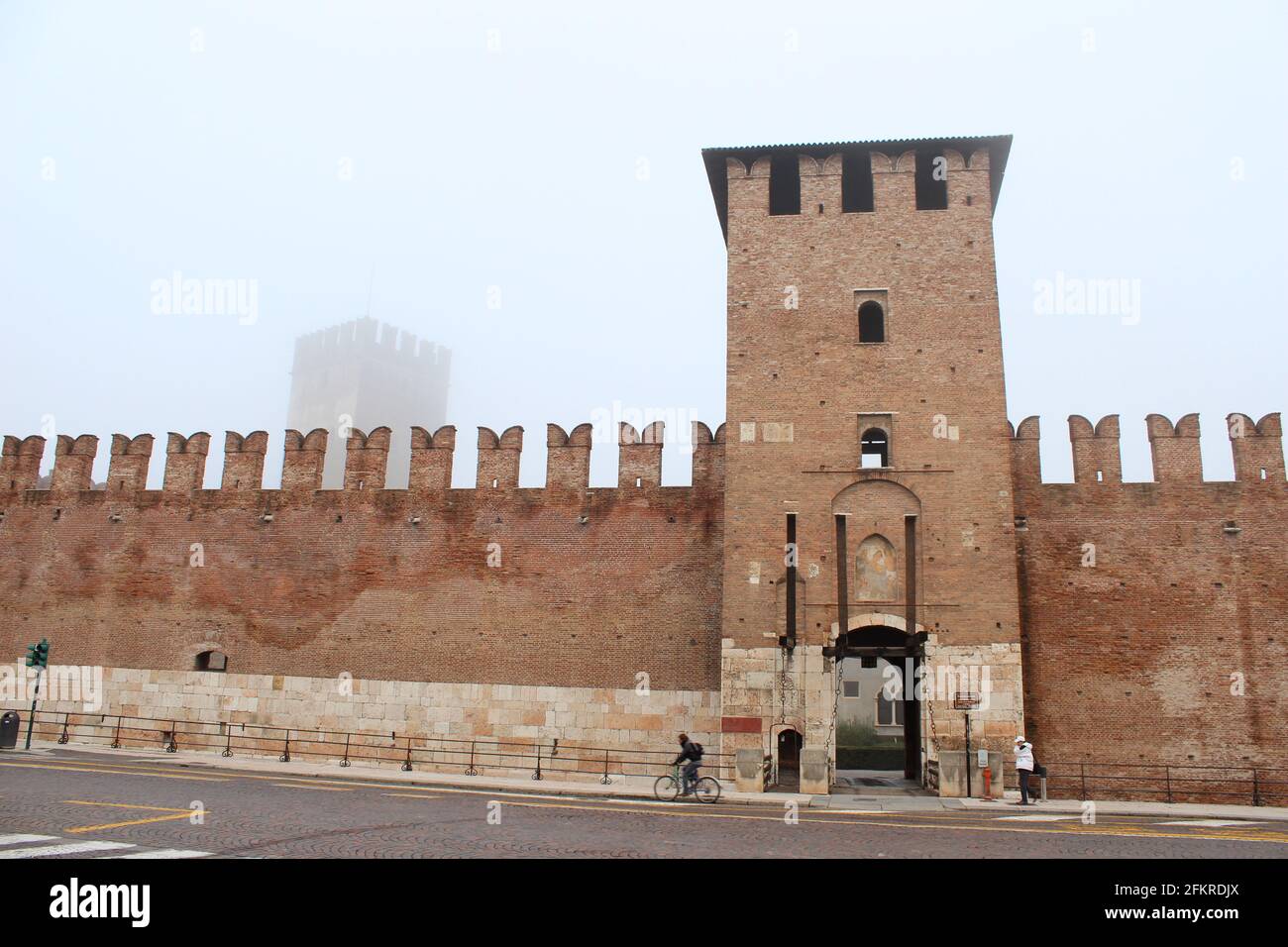 Verona italy castelvecchio castle hi-res stock photography and images ...