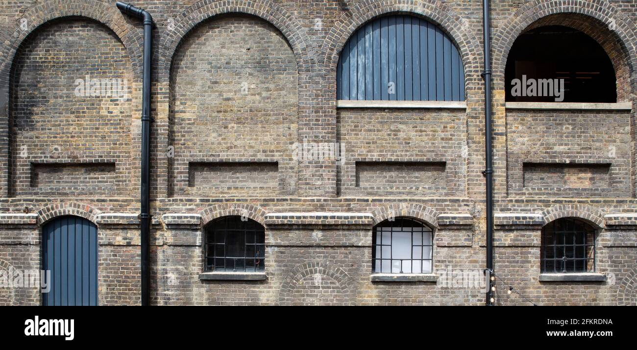 Brick wall with arch features Stock Photo - Alamy